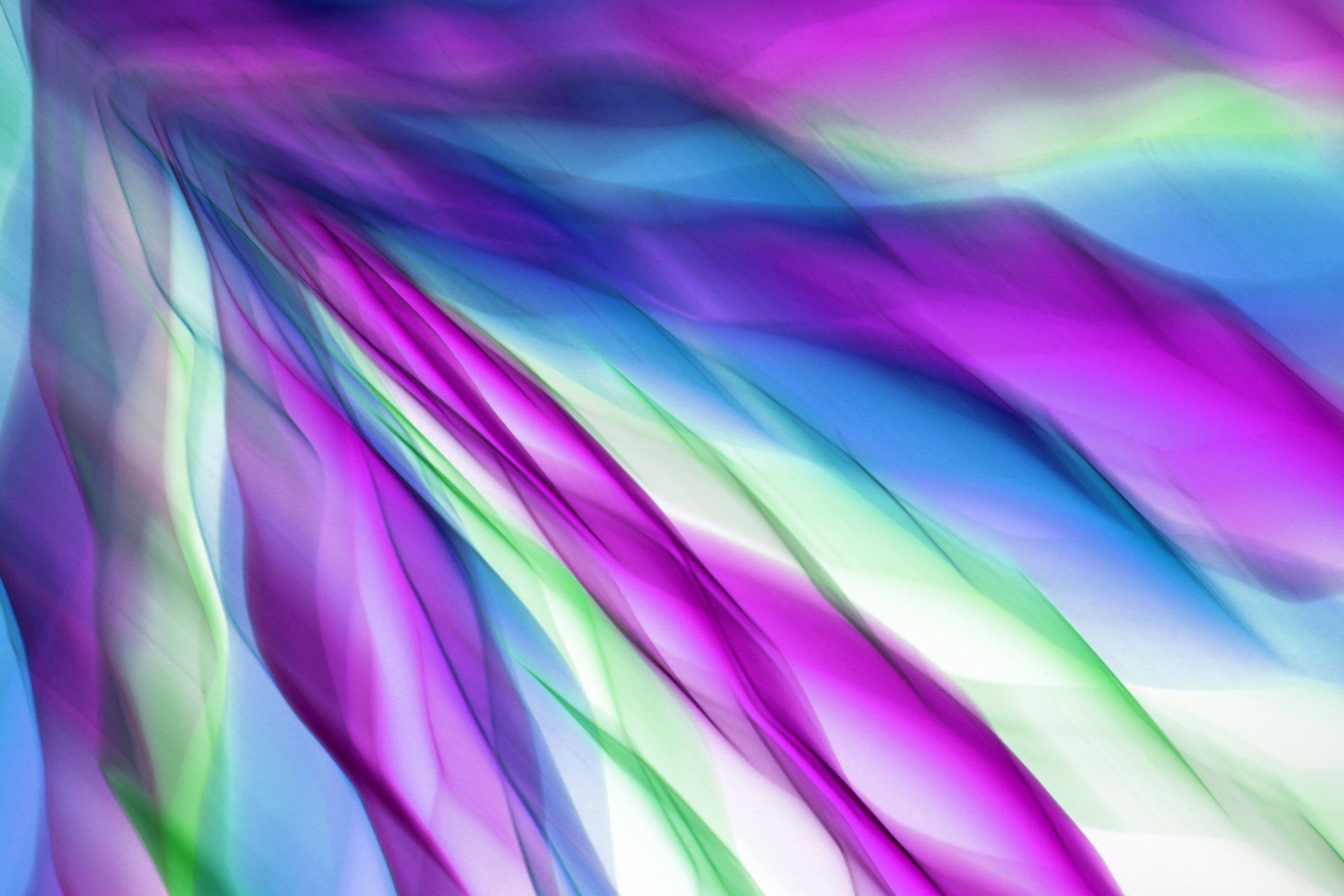 Vibrant Abstract Light Streaks in Motion · Free Stock Photo
