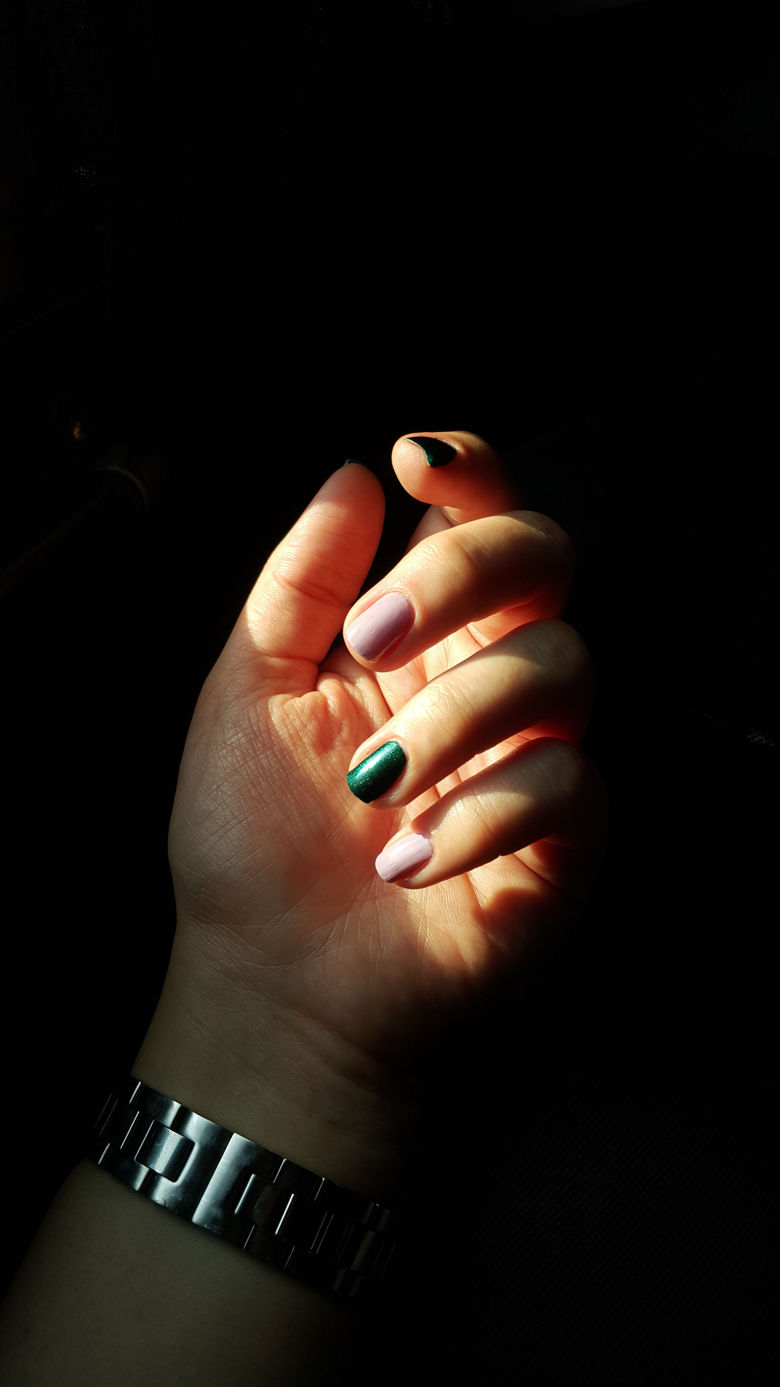 Artistic Hand in Light and Shadow · Free Stock Photo