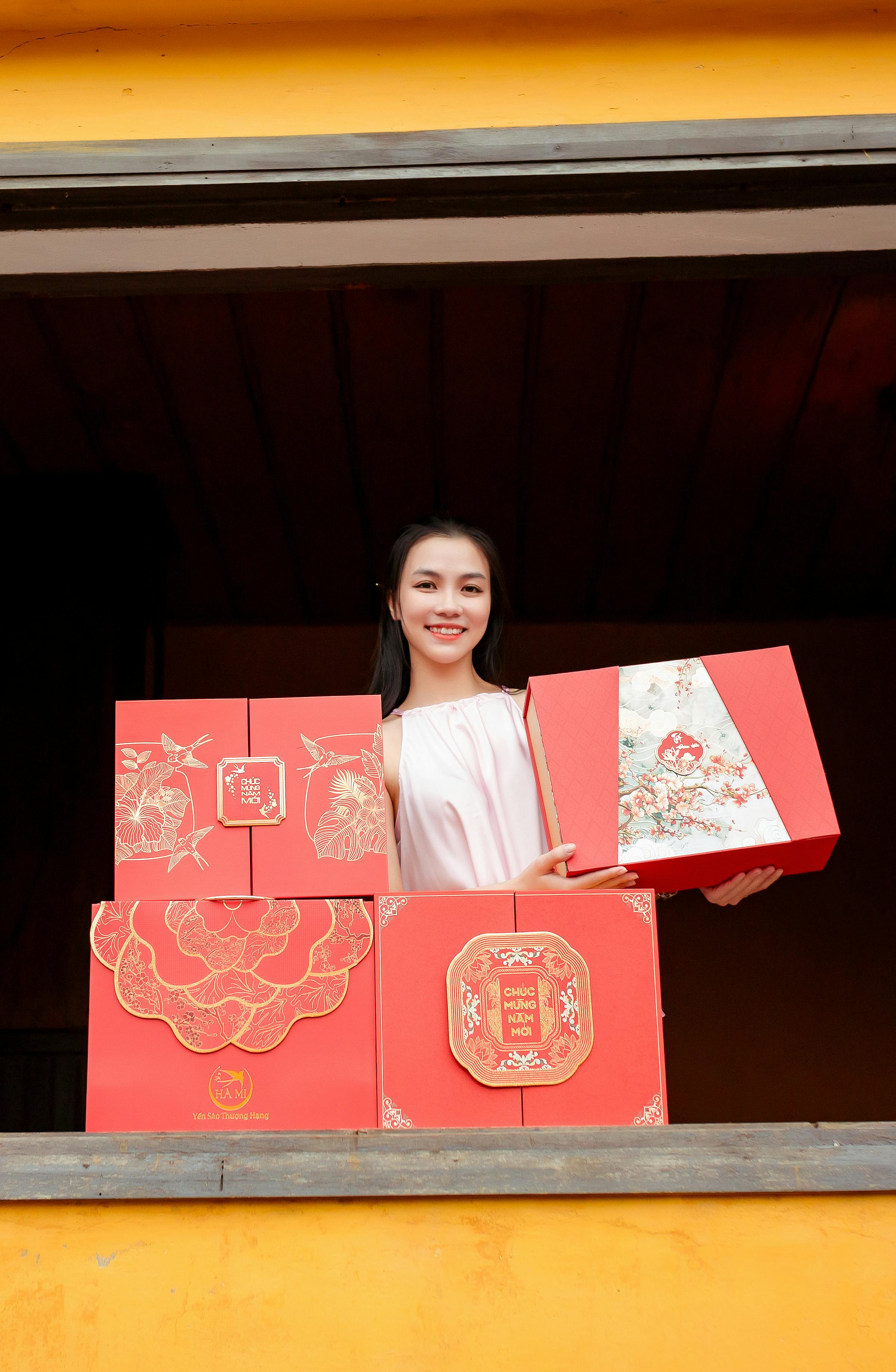 Vietnamese Woman with Red Gift Boxes in Hội An · Free Stock Photo