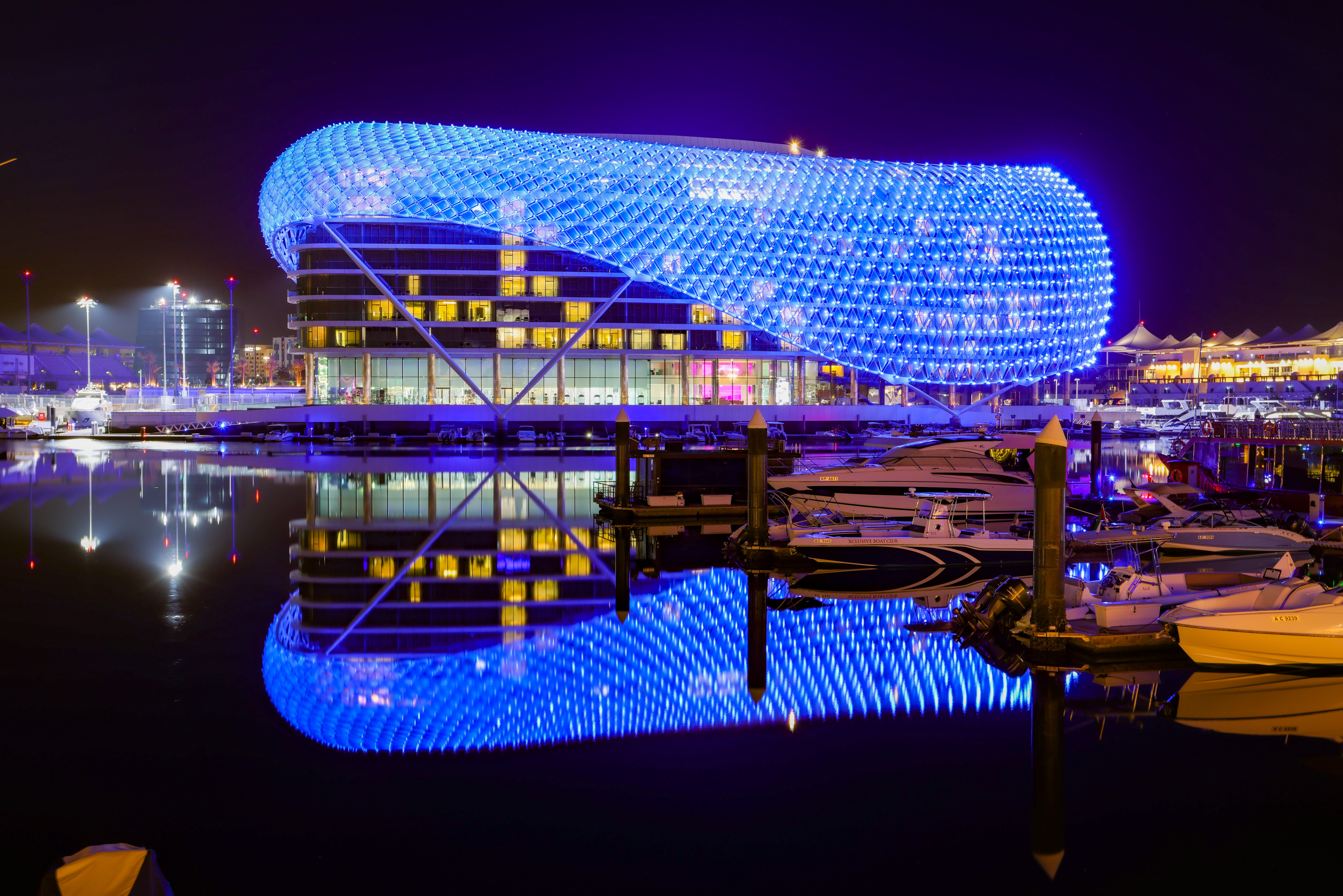 Stunning Night View of Illuminated Modern Hotel · Free Stock Photo