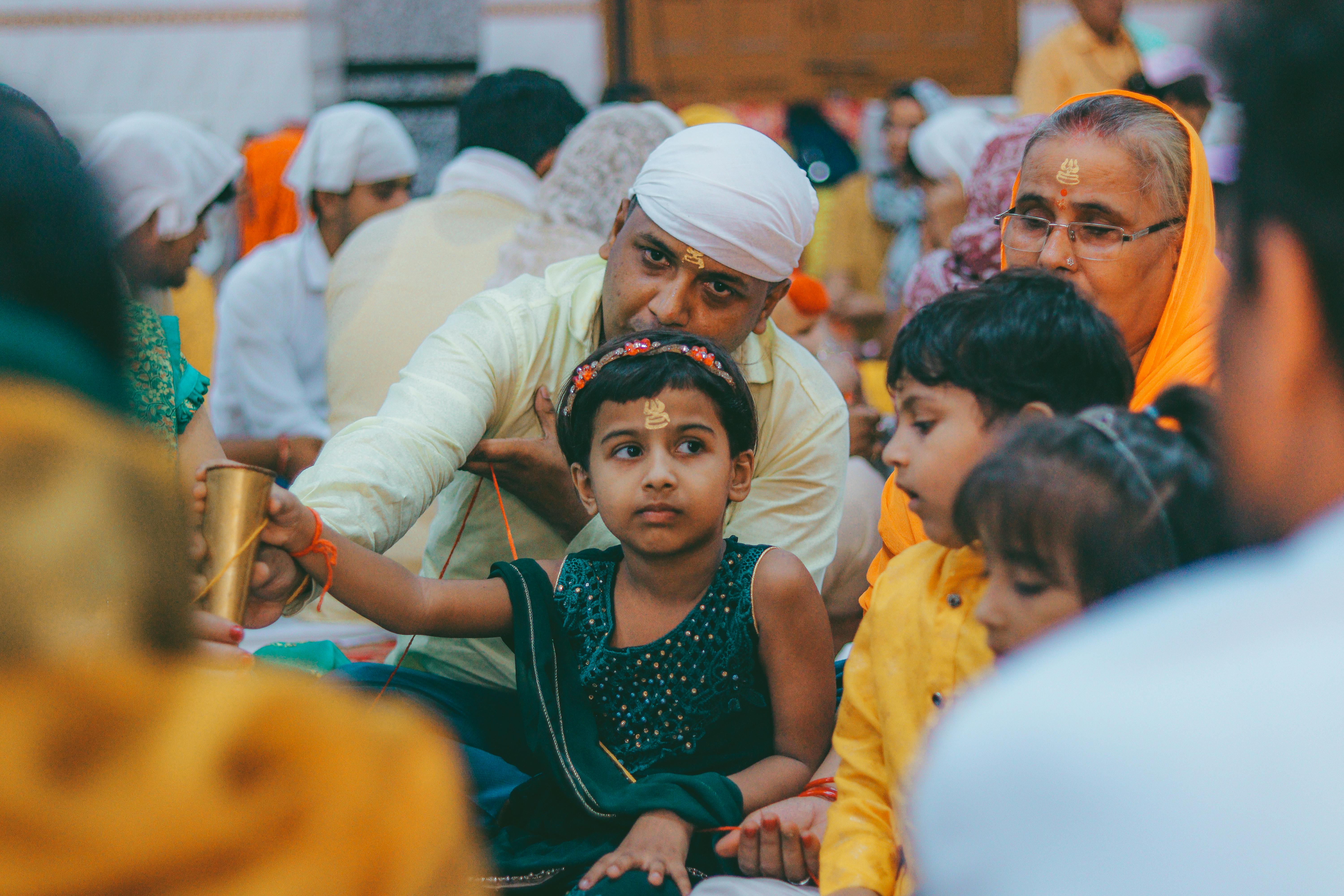 Traditional Hindu Gathering in Delhi Temple · Free Stock Photo