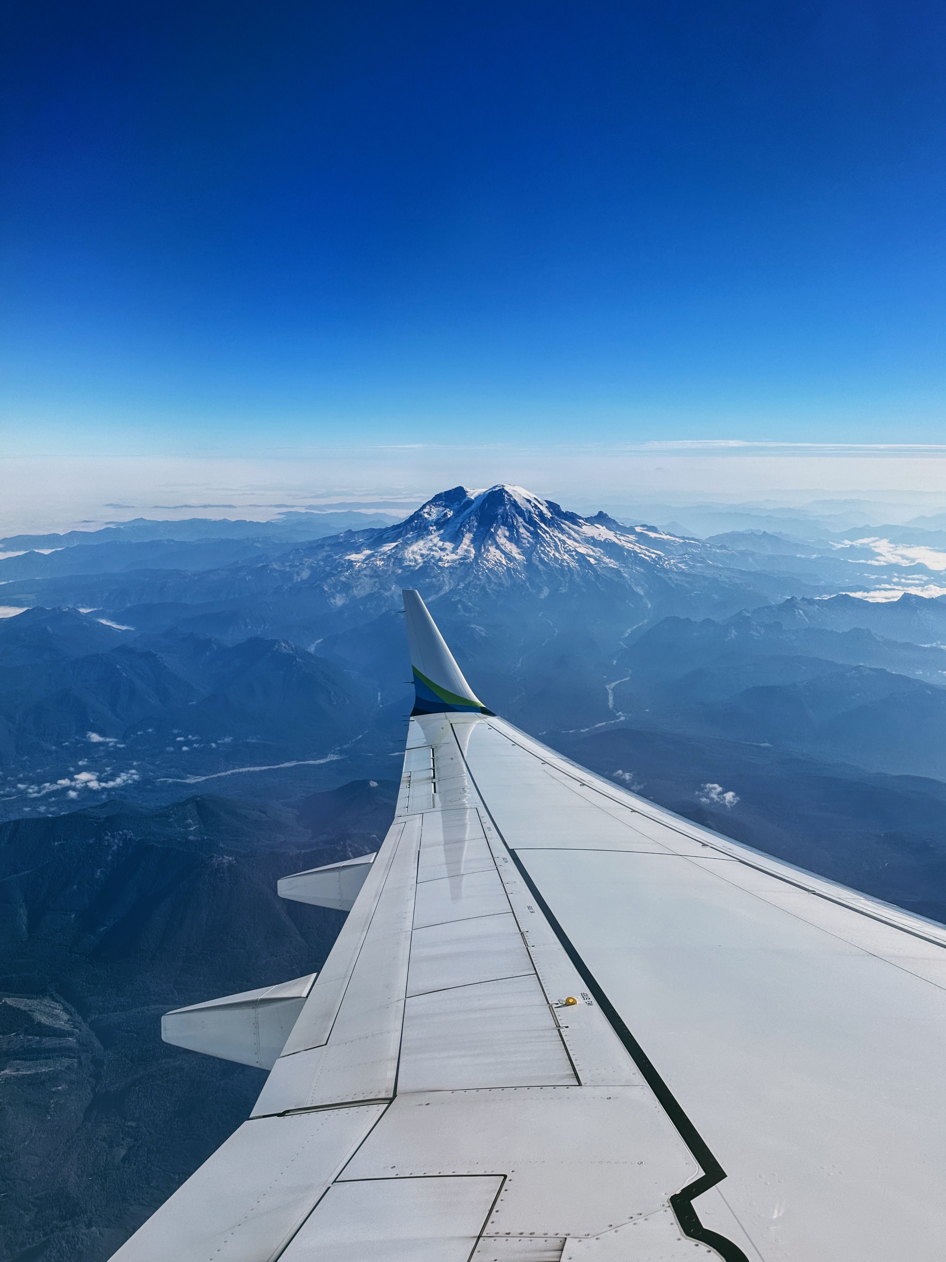 Aerial View of Mount Rainier from Airplane · Free Stock Photo