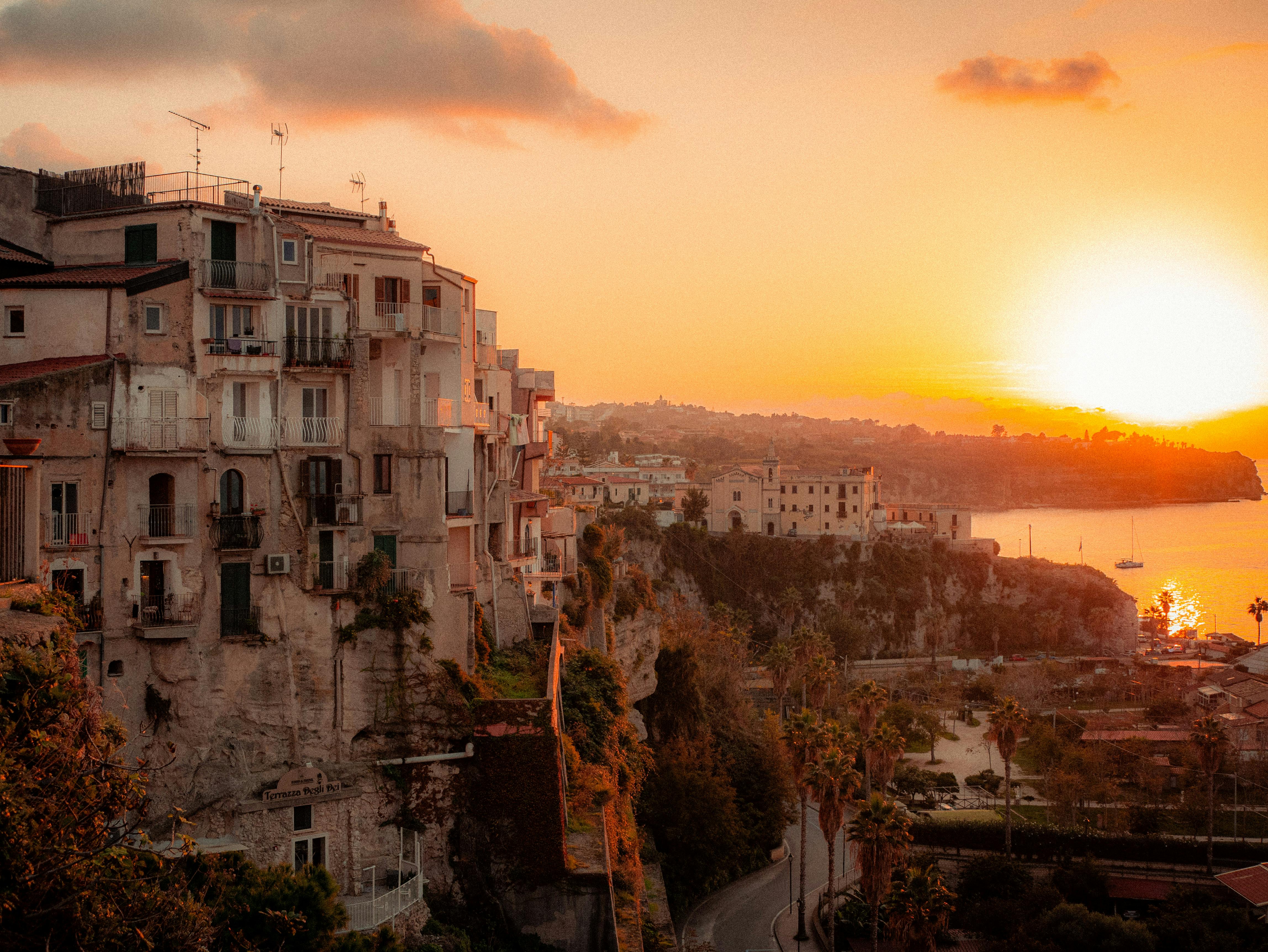 Stunning Sunset over Calabria's Coastal Architecture · Free Stock Photo