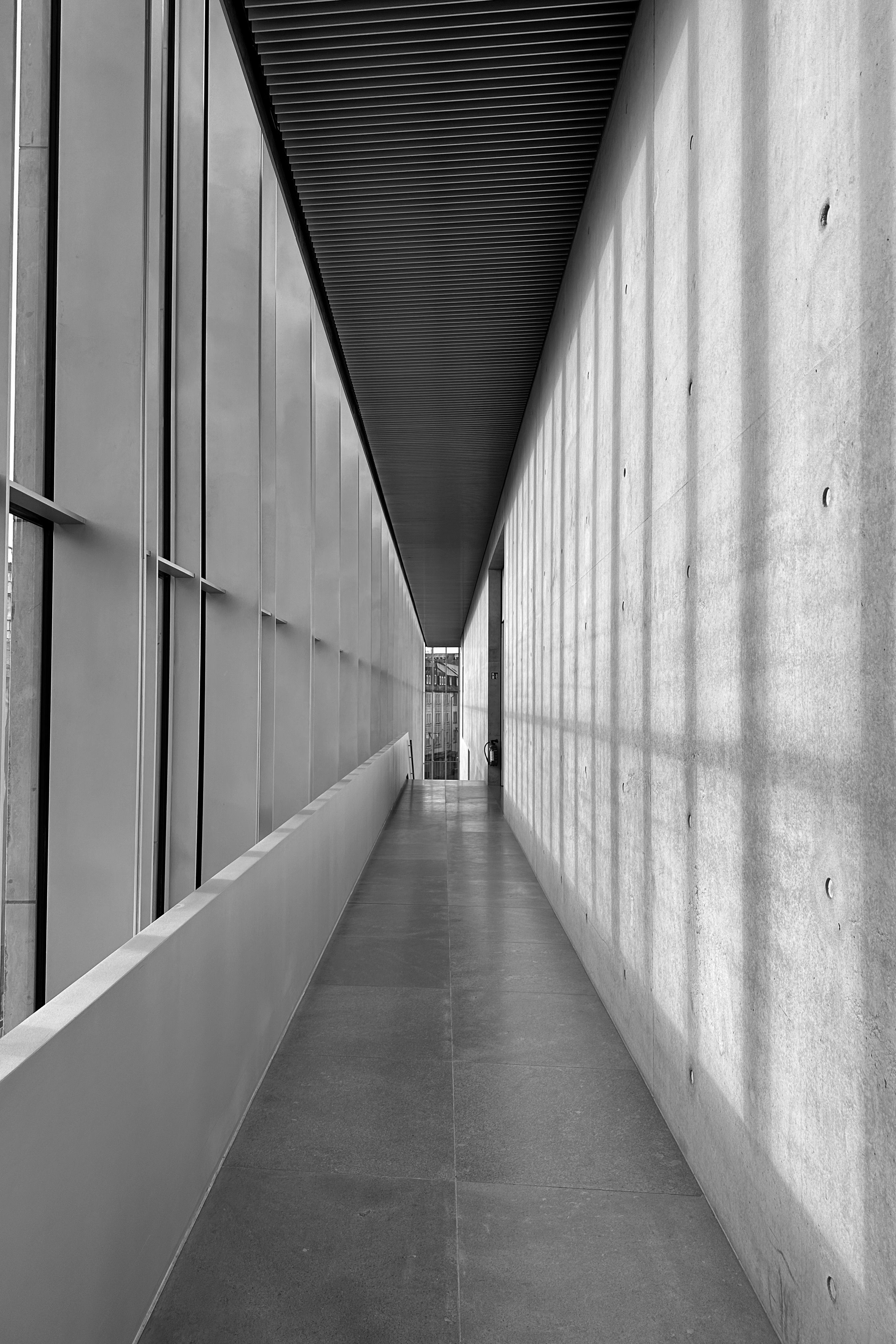 Modern Architectural Black and White Corridor · Free Stock Photo