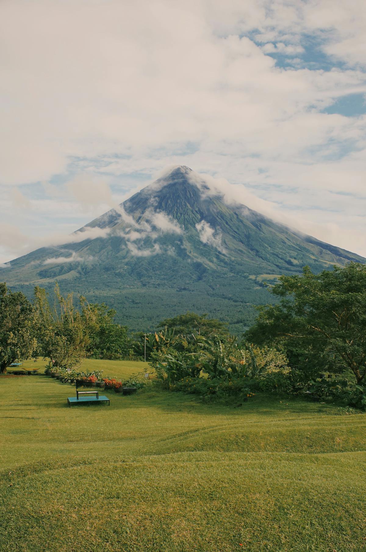 Mayon Volcano Photos, Download The BEST Free Mayon Volcano Stock Photos ...