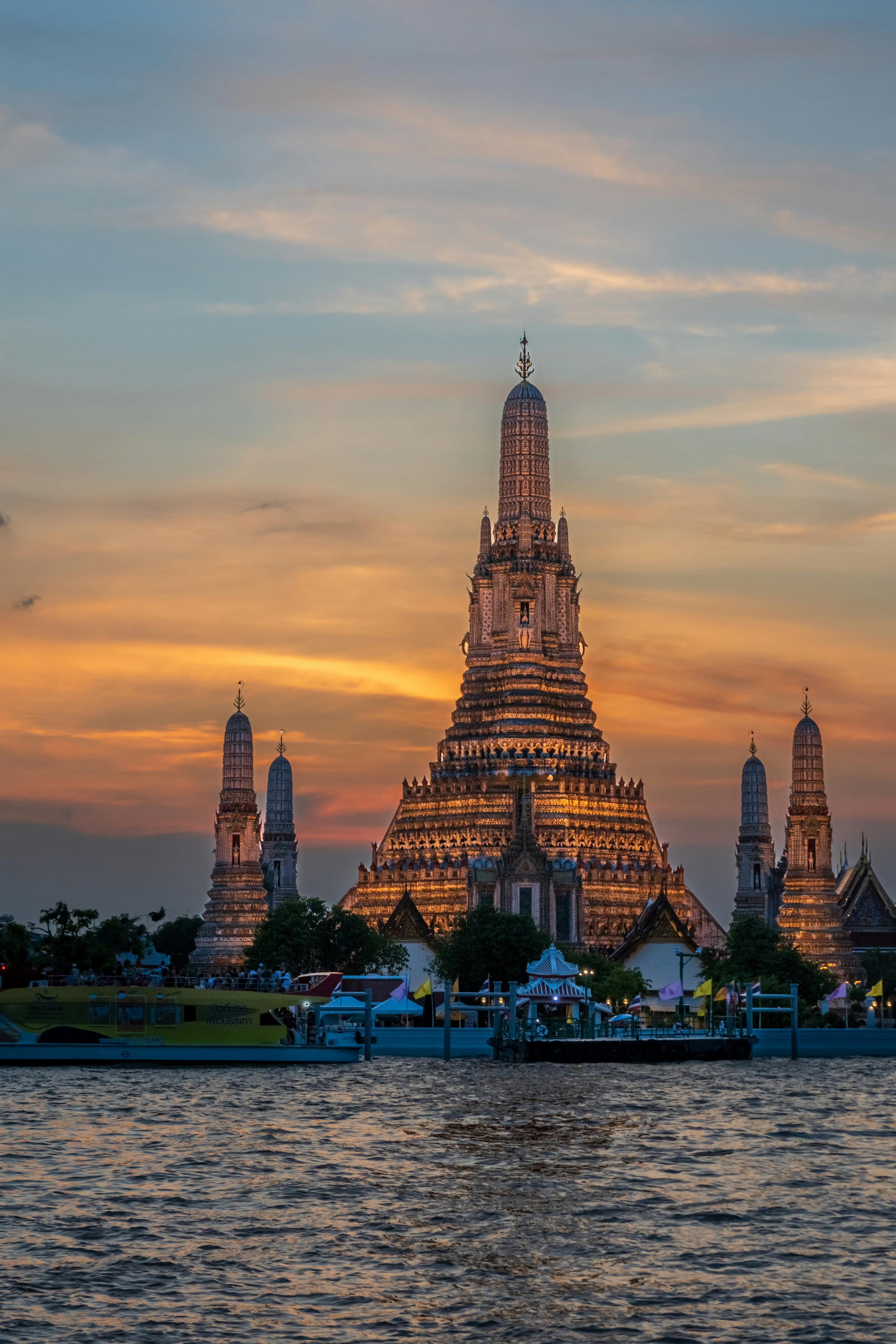 Stunning Dusky View of Wat Arun Temple · Free Stock Photo