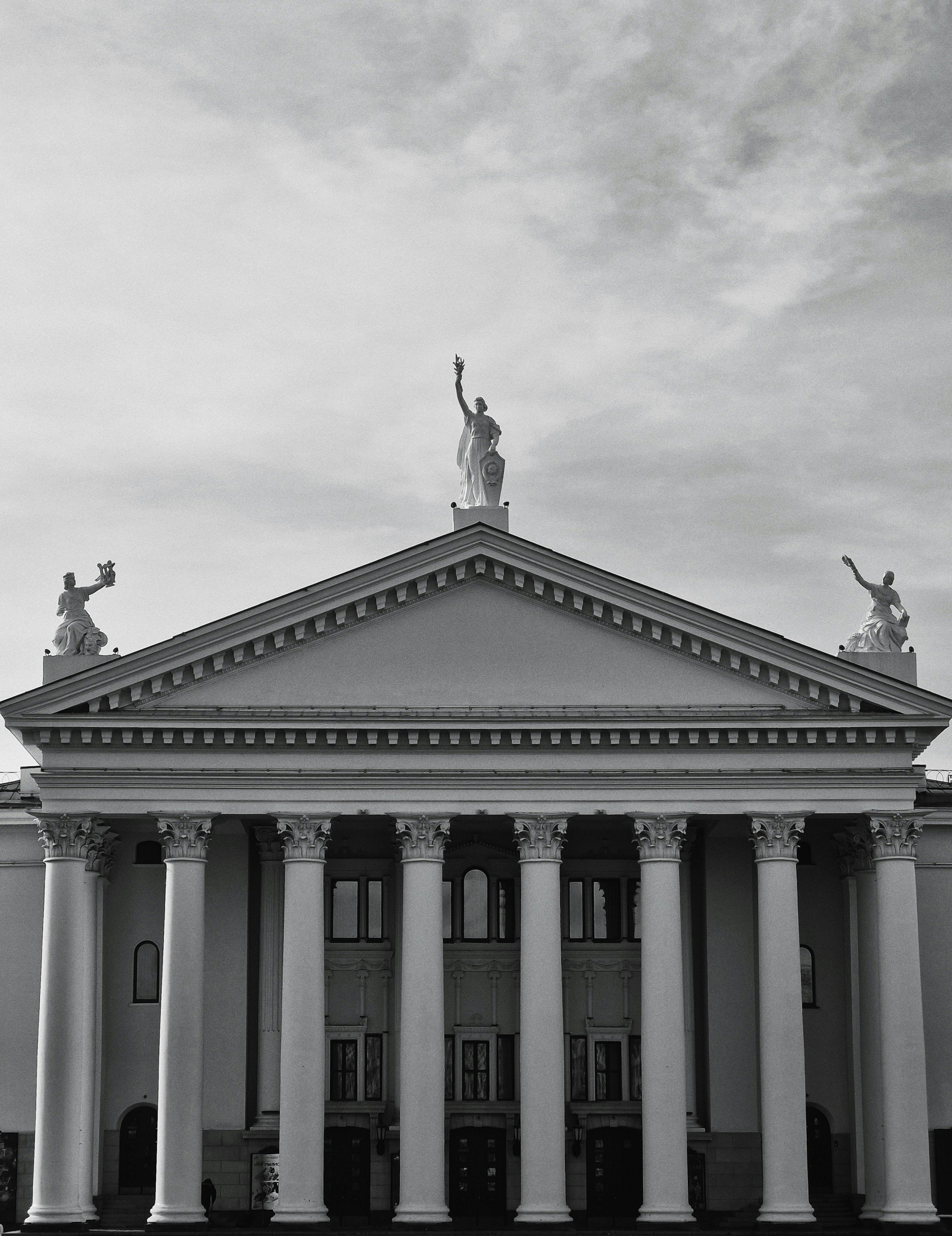 Neoclassical Building with Corinthian Columns · Free Stock Photo