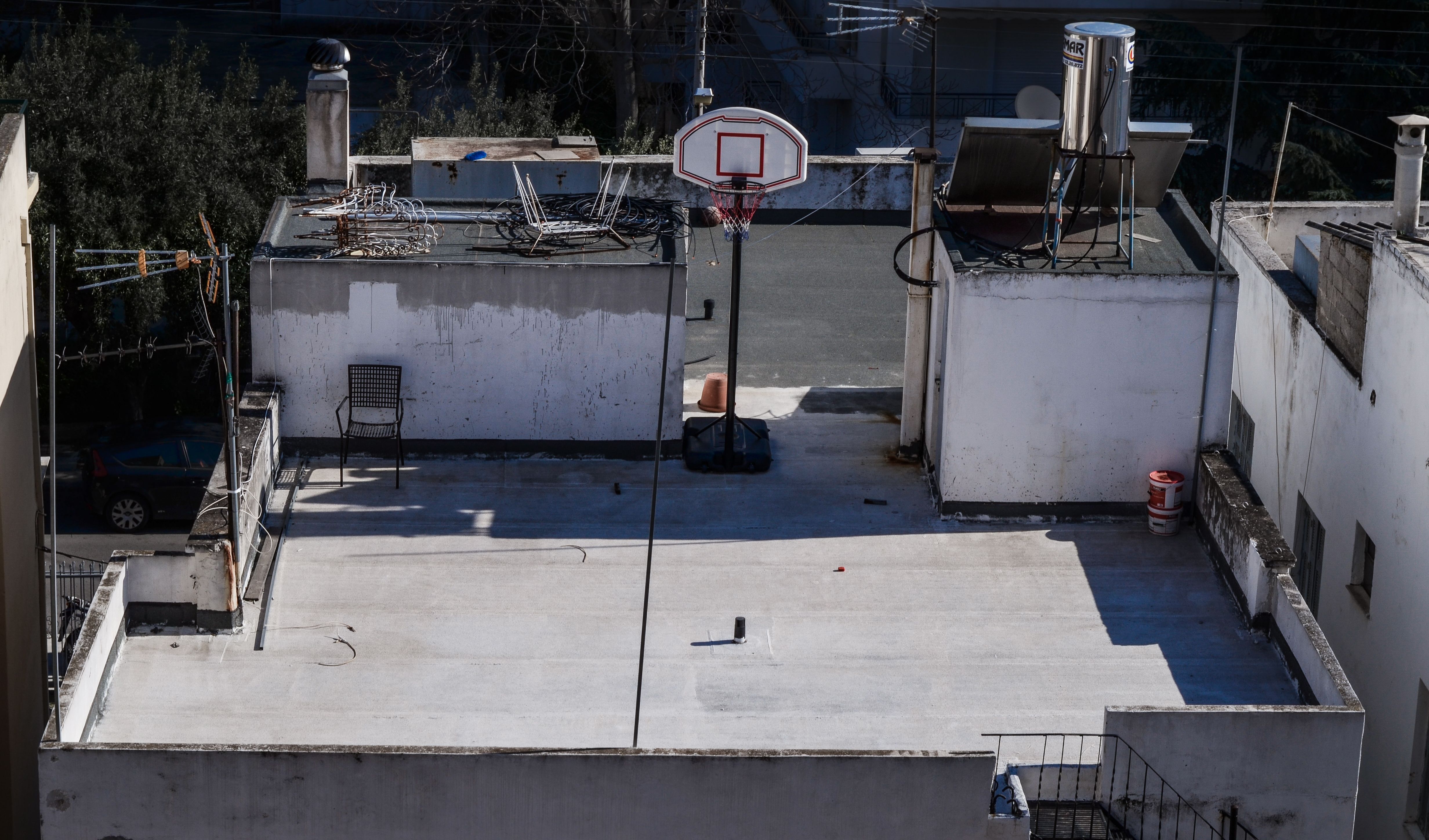 Urban rooftop basketball court in Athens, Greece · Free Stock Photo