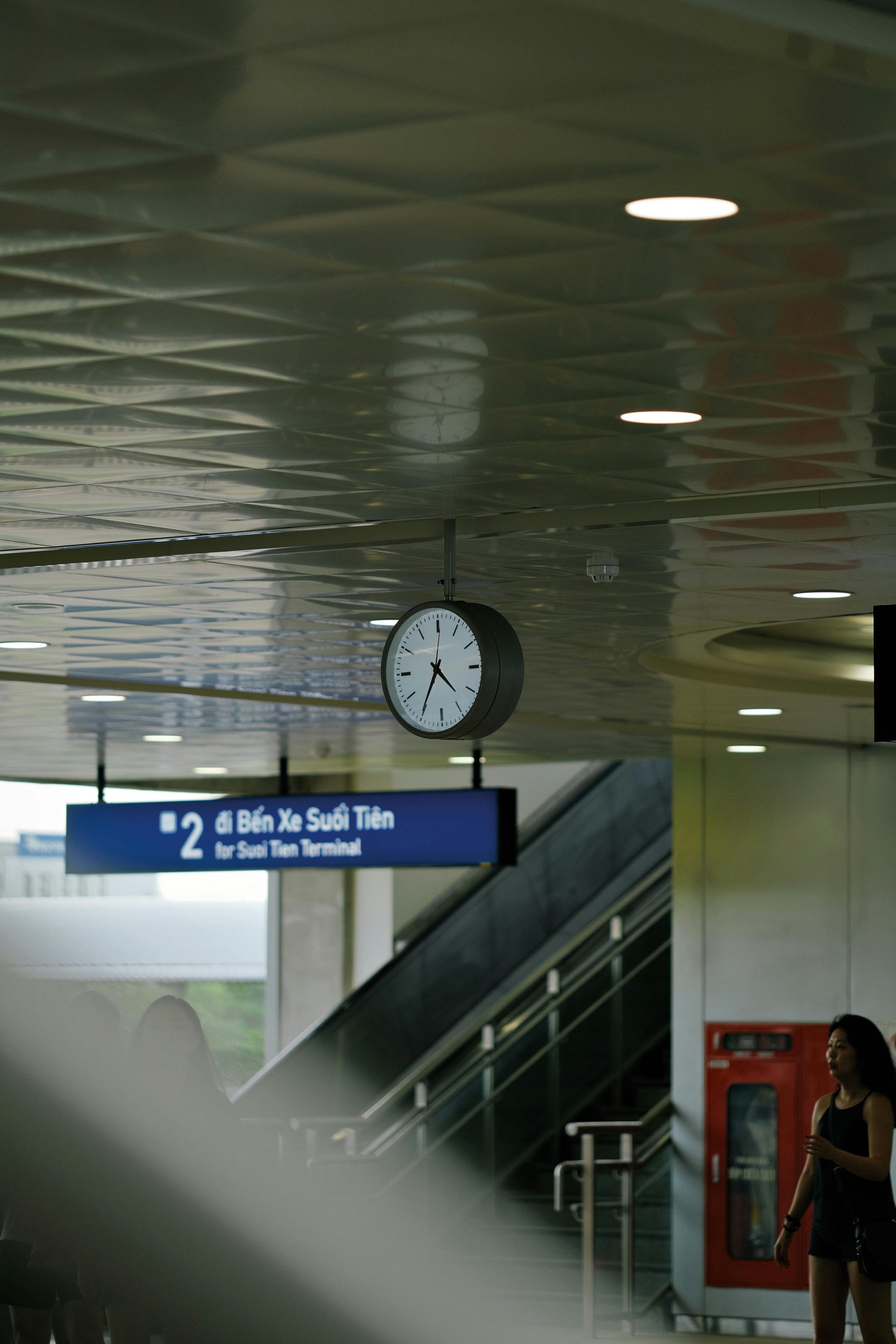 Sui Tien Terminal Clock at Metro Station · Free Stock Photo
