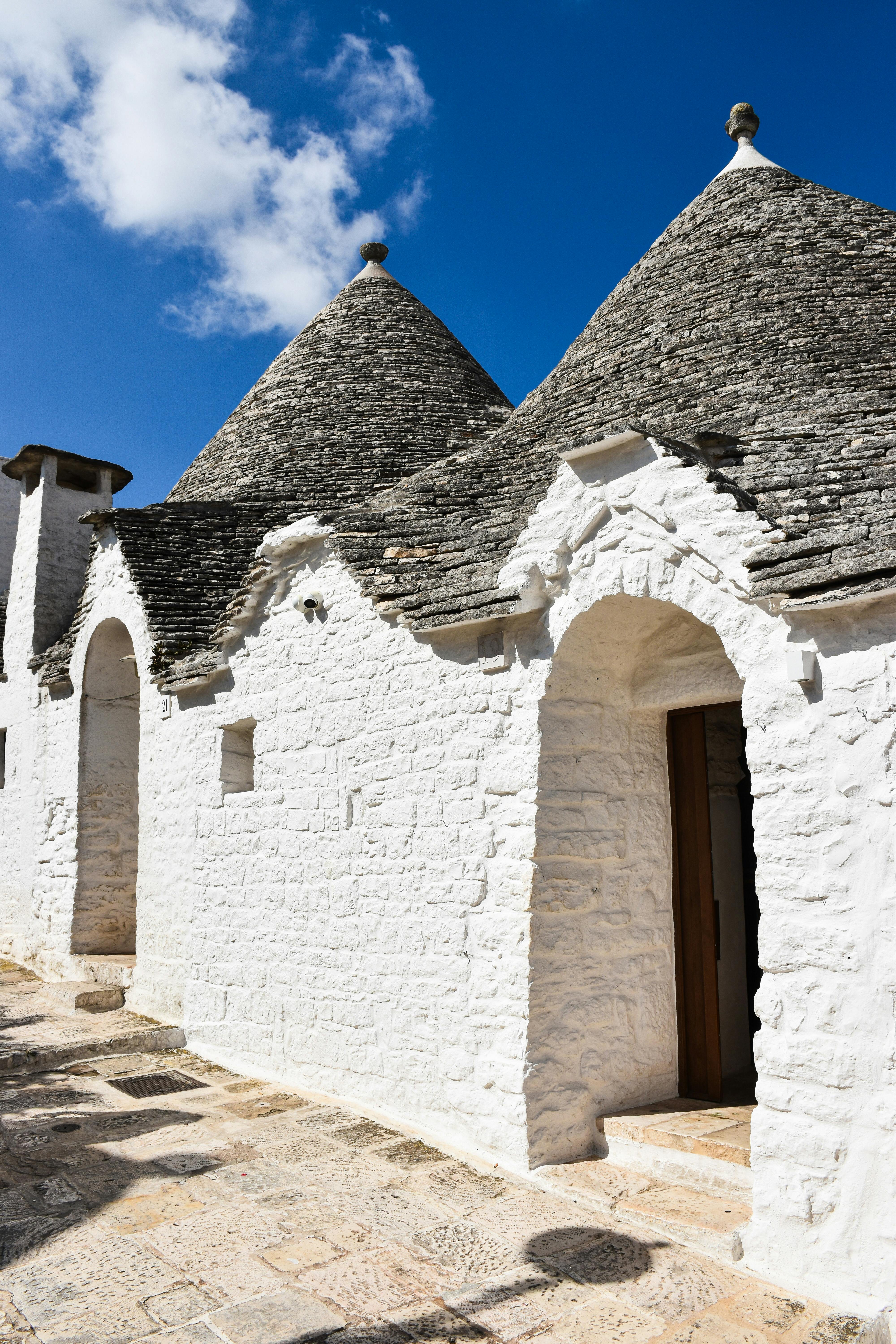 White Trullo Houses in Apulia, Italy under Blue Sky · Free Stock Photo