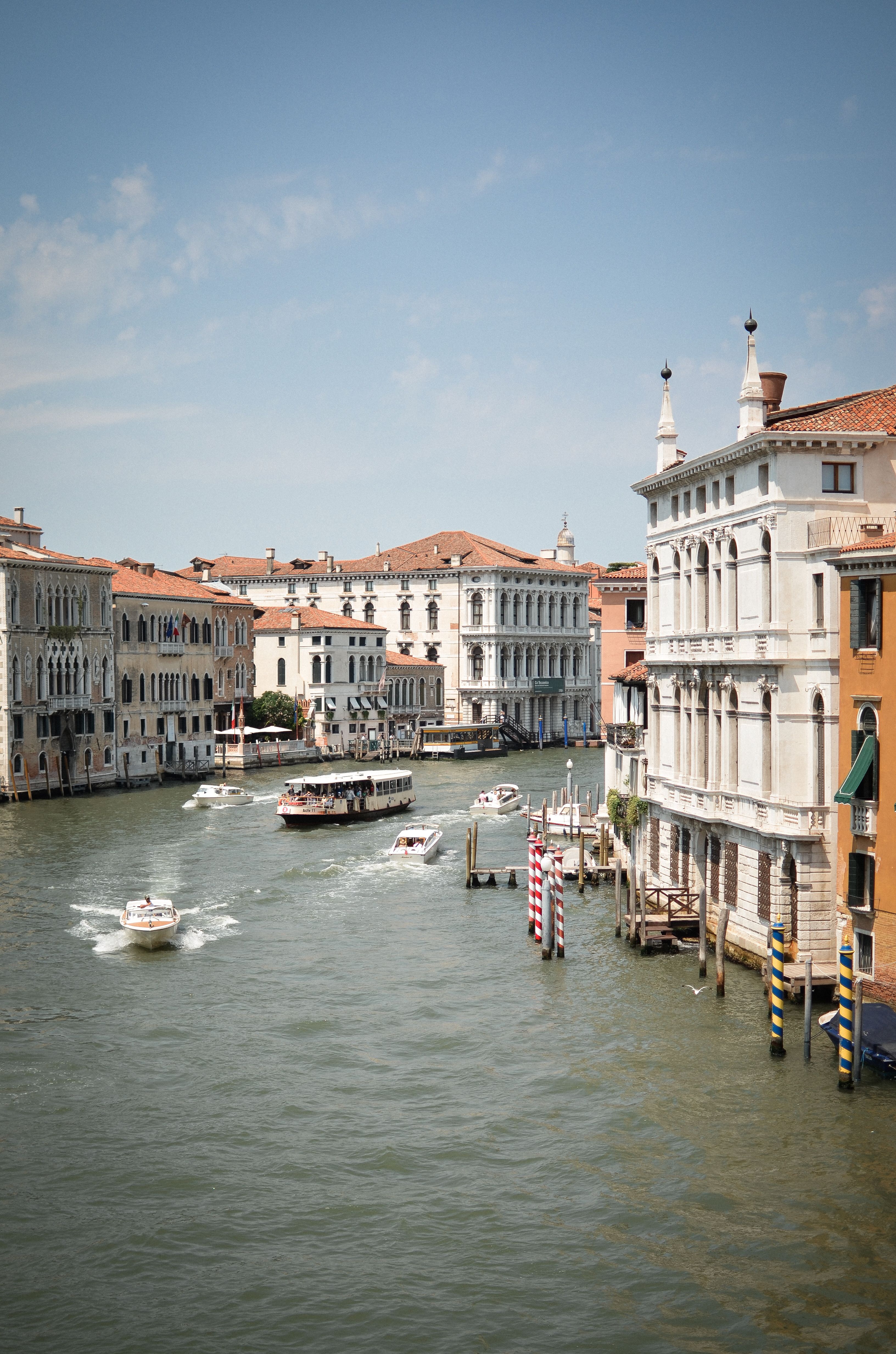 Scenic Waterscape of Venice's Grand Canal · Free Stock Photo