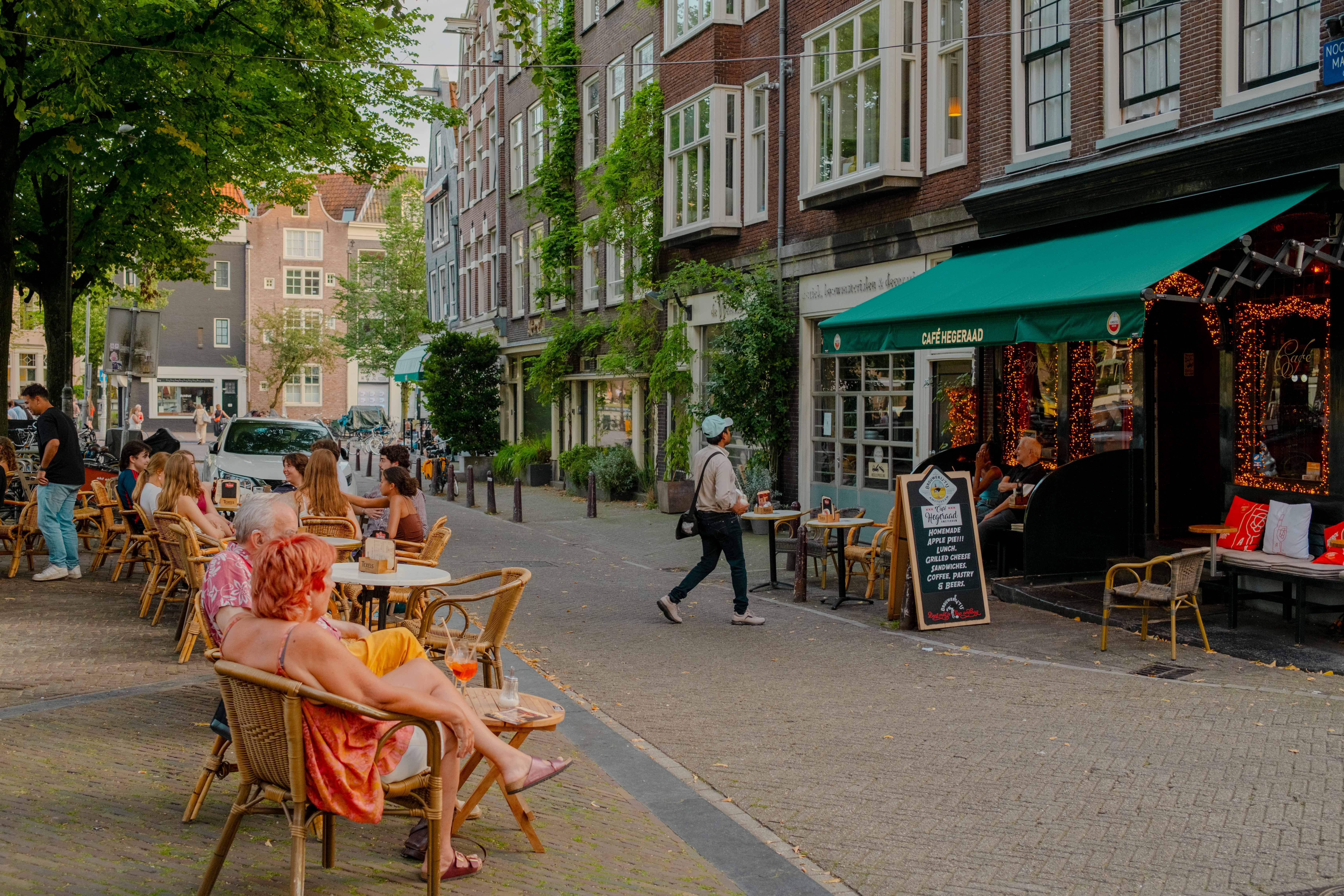 Hang Out In Restaurant Photos, Download The BEST Free Hang Out In ...