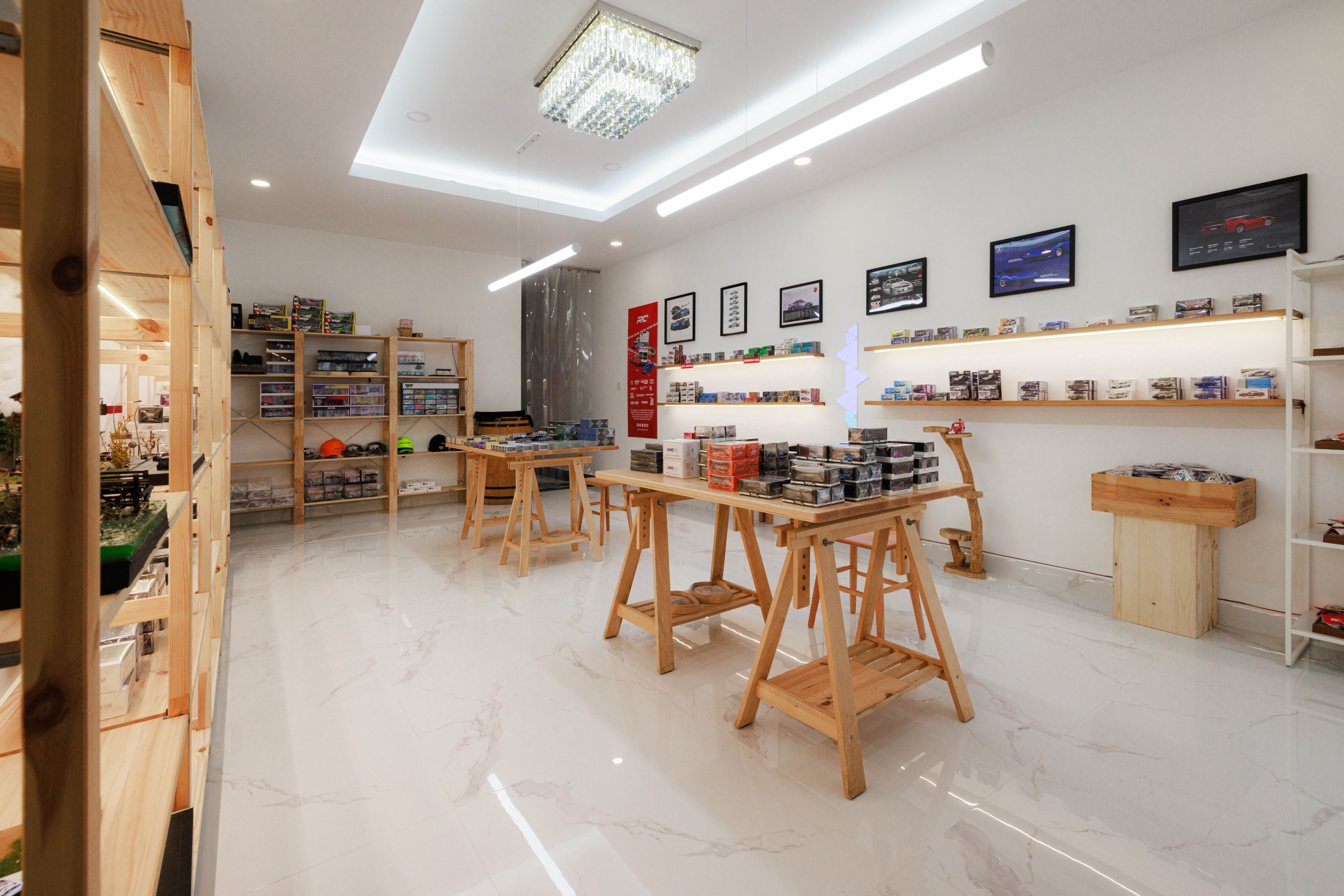 Interior De Una Moderna Tienda De Modelos En Miniatura En Phnom Penh ...