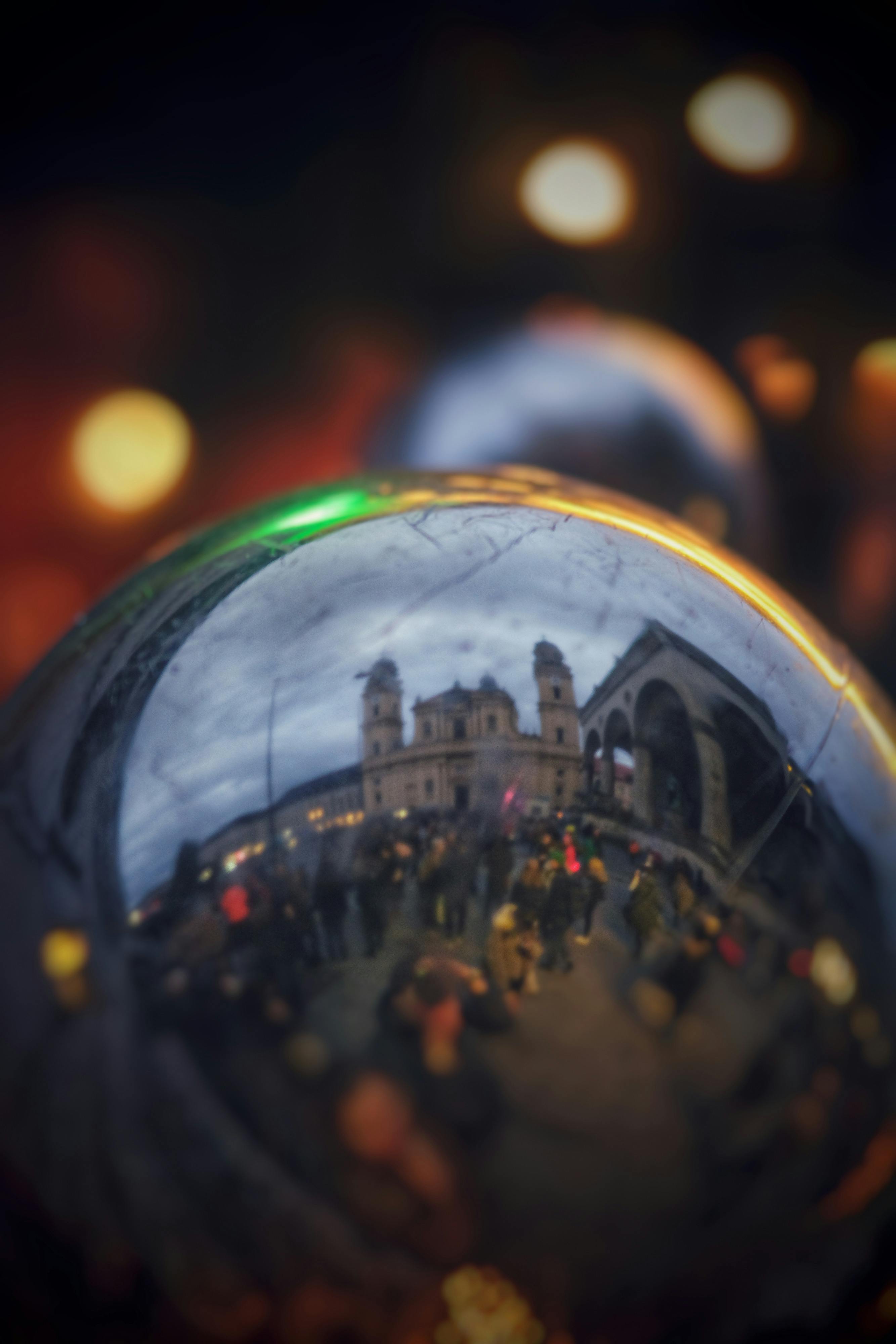 Reflection of München's Historic Architecture · Free Stock Photo