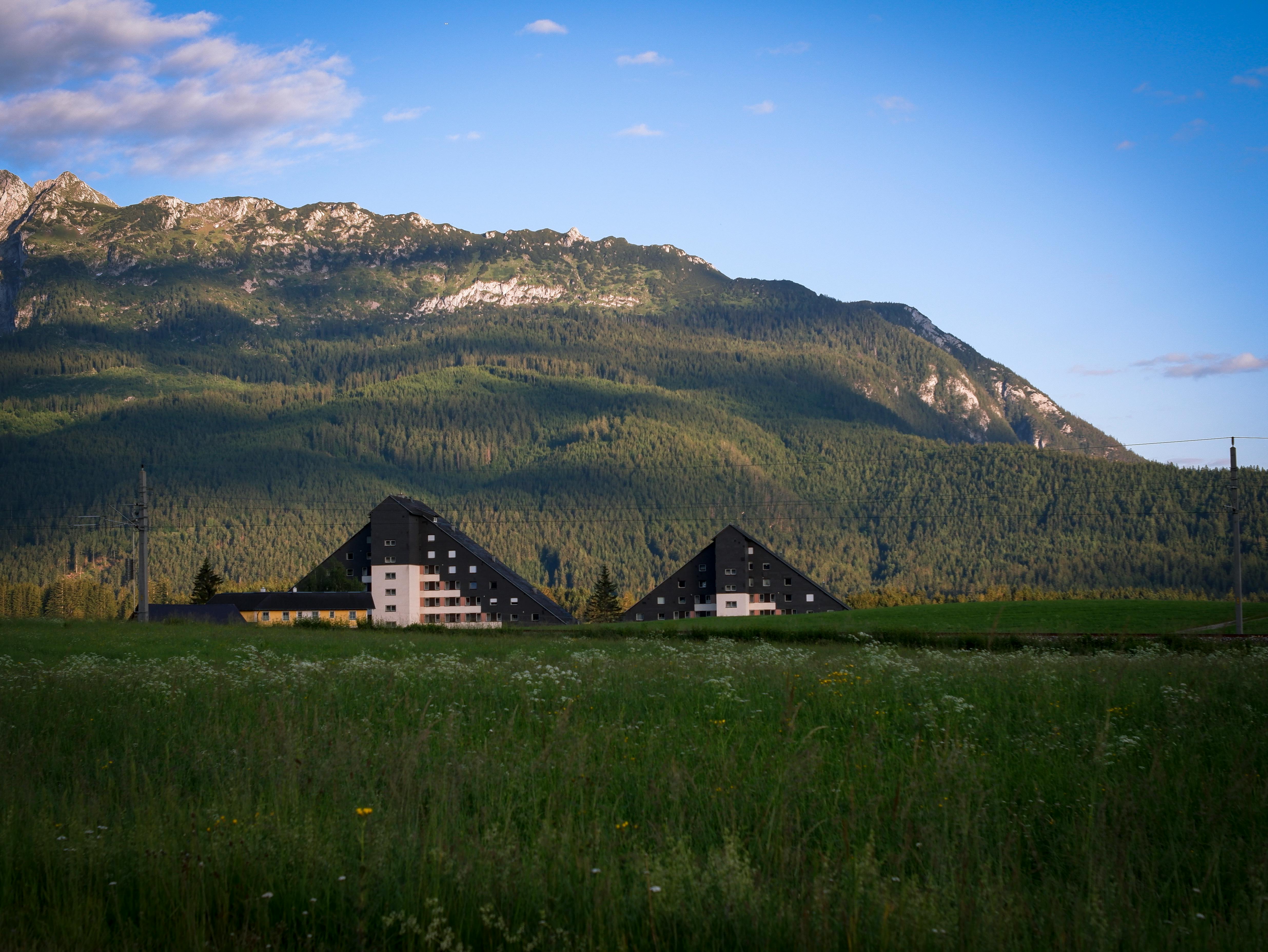 Triangular Modern Buildings in Rakúsko at Sunset · Free Stock Photo
