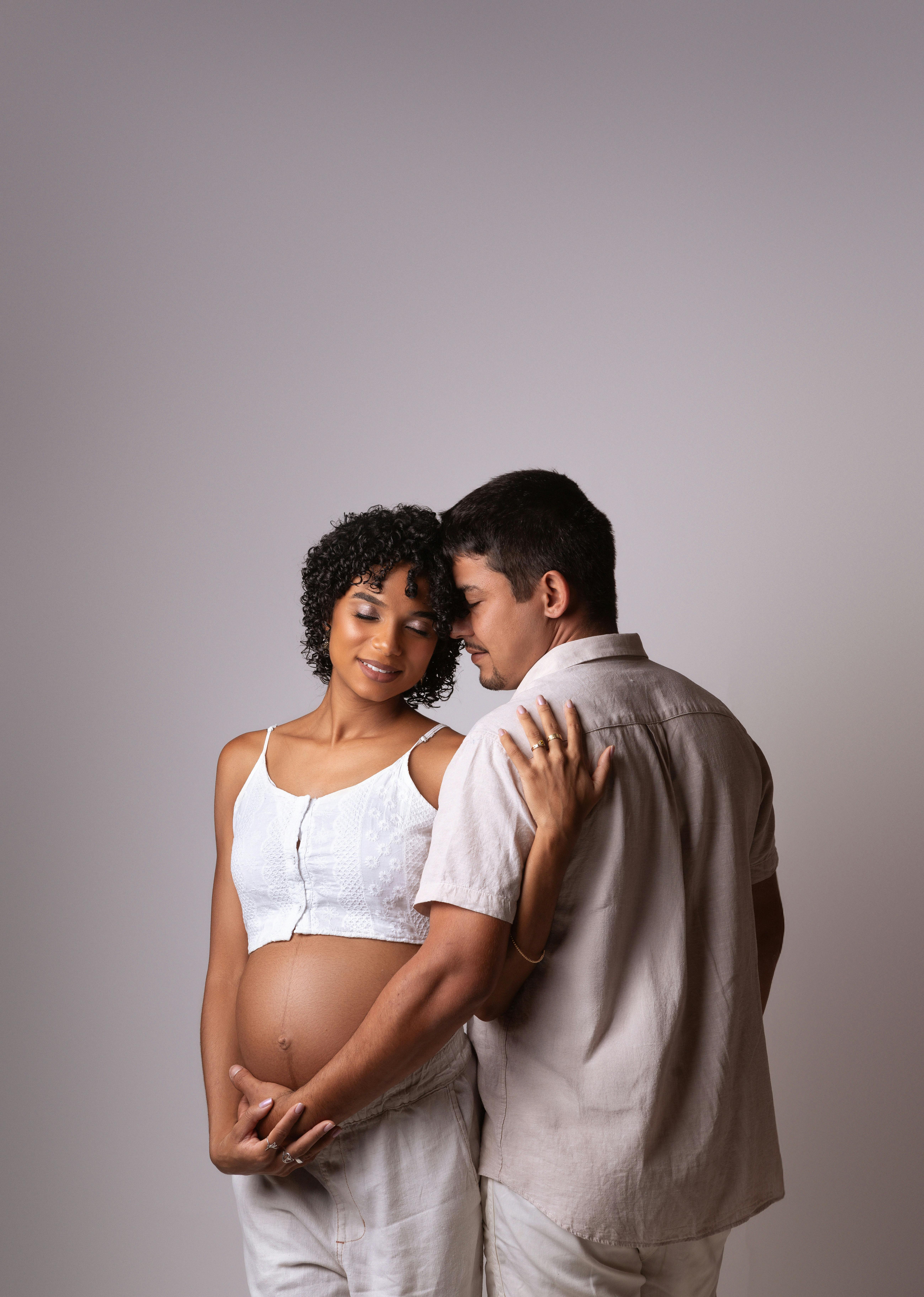 600 000+ Couple Studio Background banque d’images et photos libres de ...