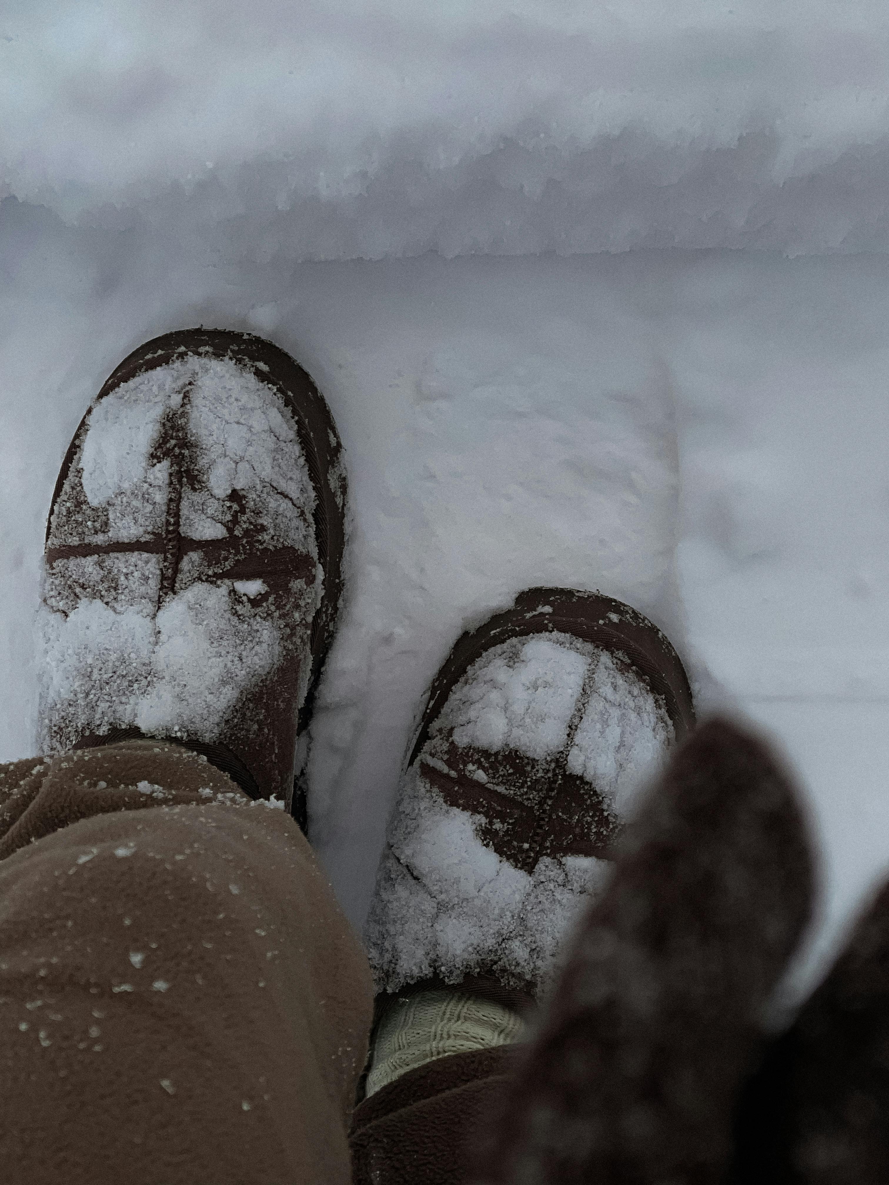 Person's Left Foot on Snowfield · Free Stock Photo