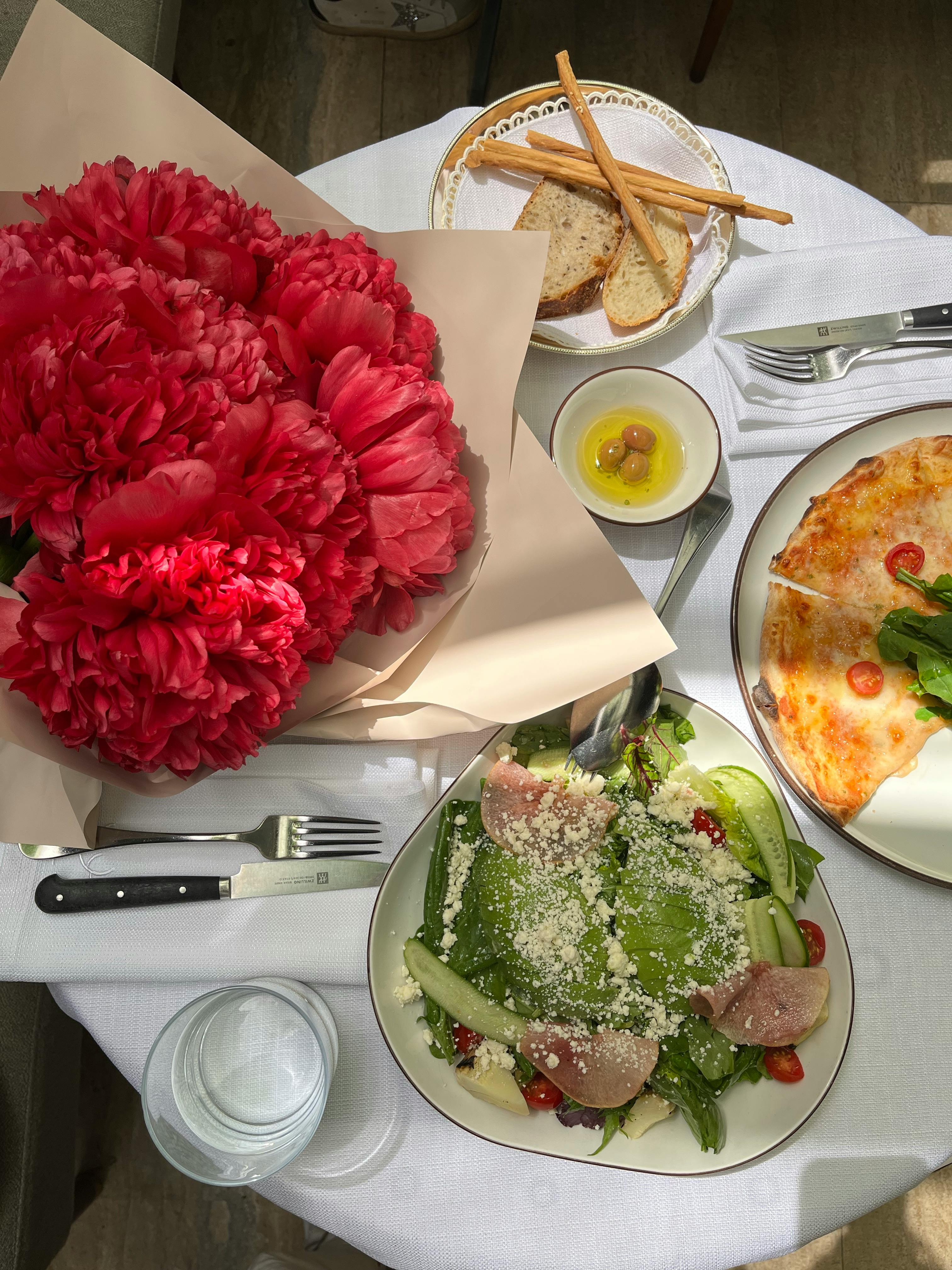 Elegant Dining Table Setting with Flowers and Salad · Free Stock Photo