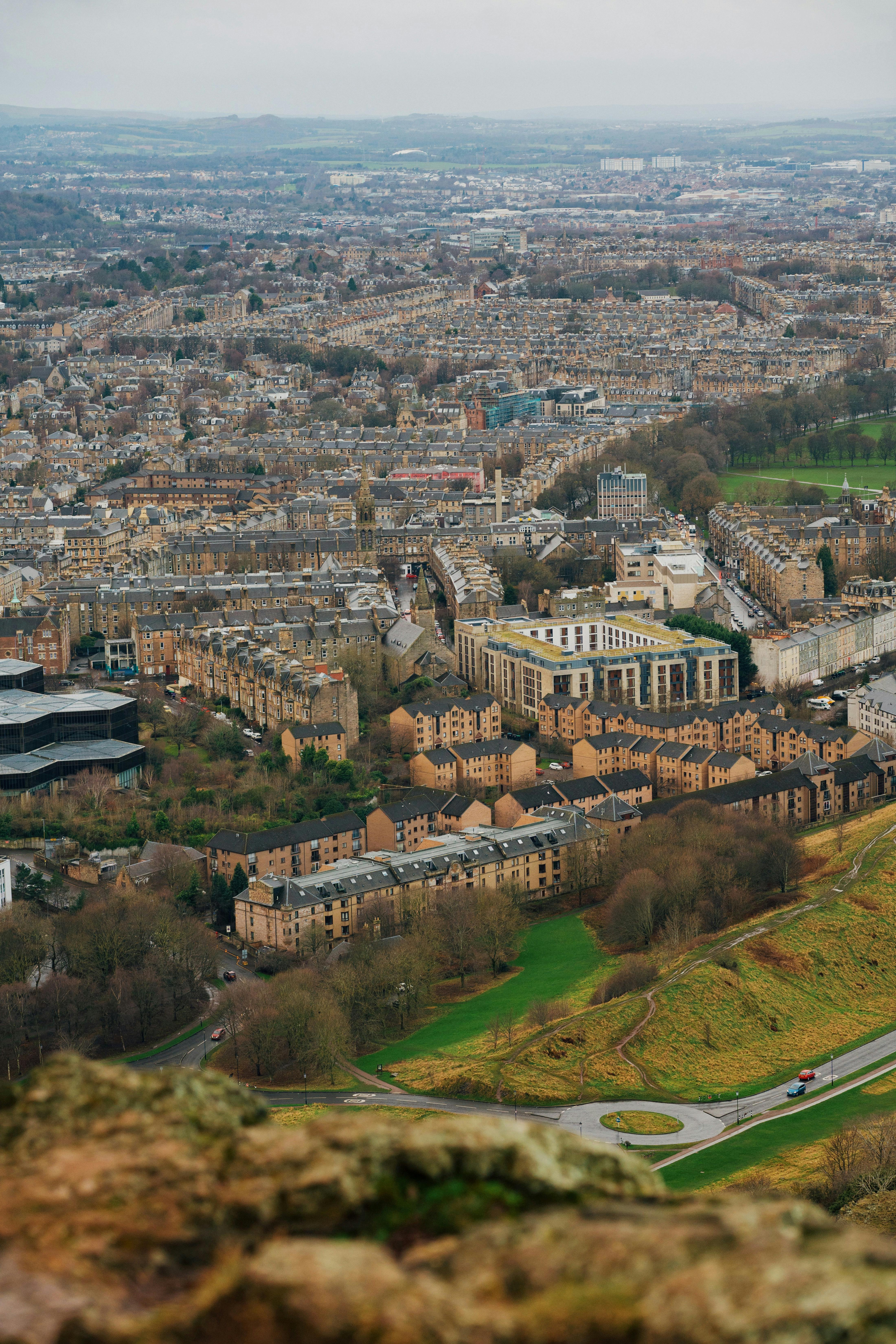 Aerial View of Historic Edinburgh Cityscape · Free Stock Photo