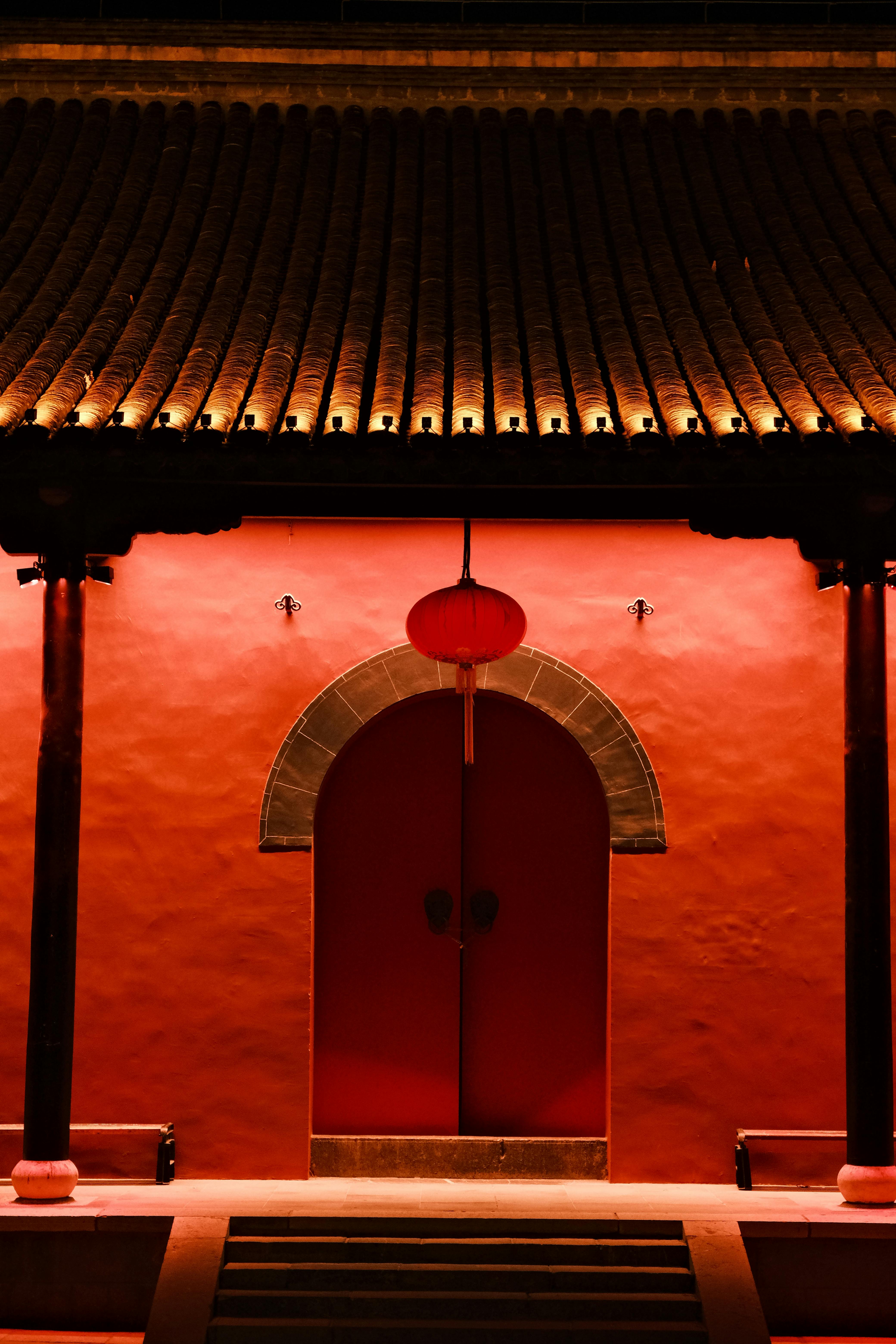Night View of Traditional Asian Temple Entrance · Free Stock Photo