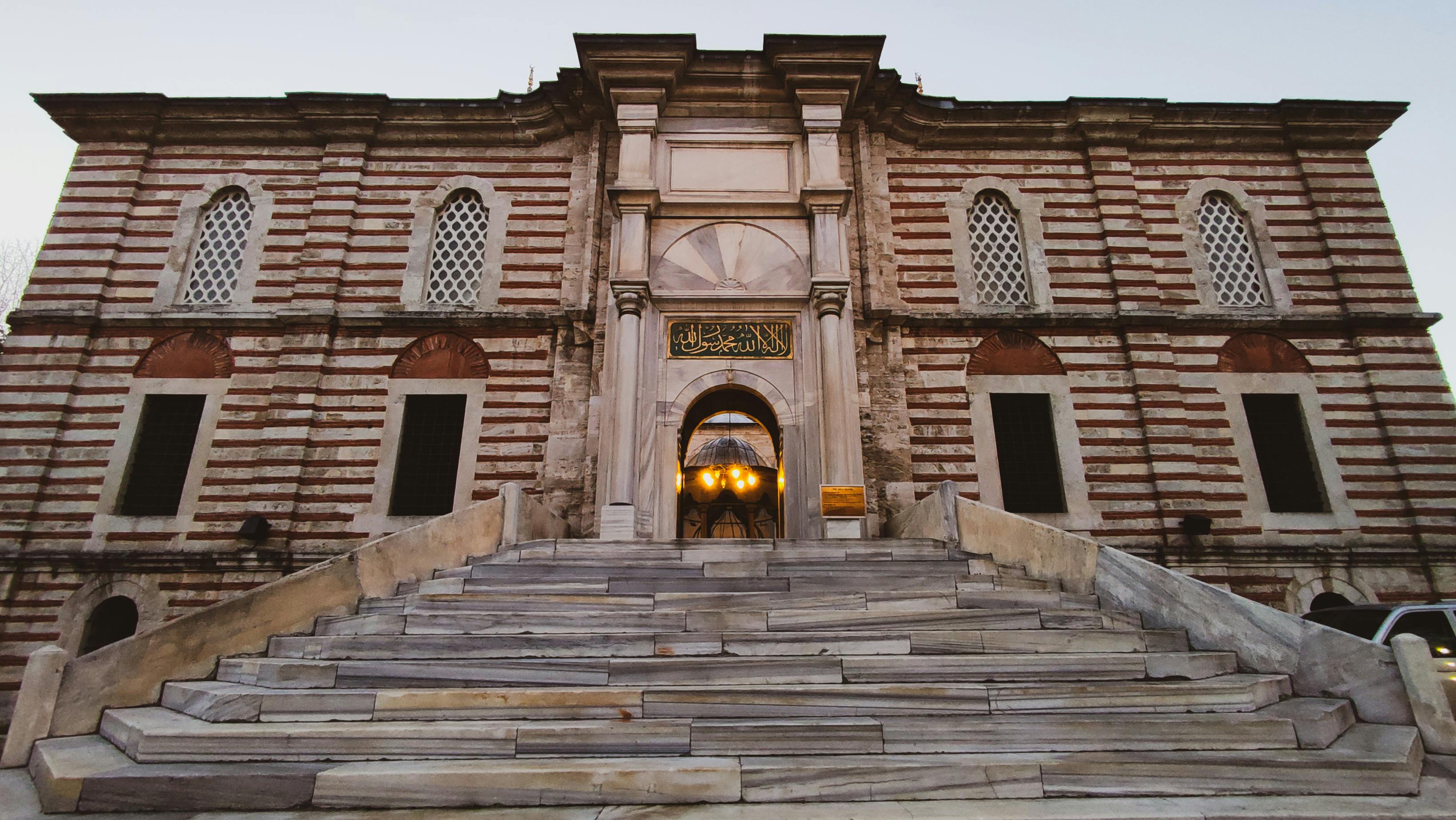 Laleli Mosque Facade in Istanbul, Turkey · Free Stock Photo