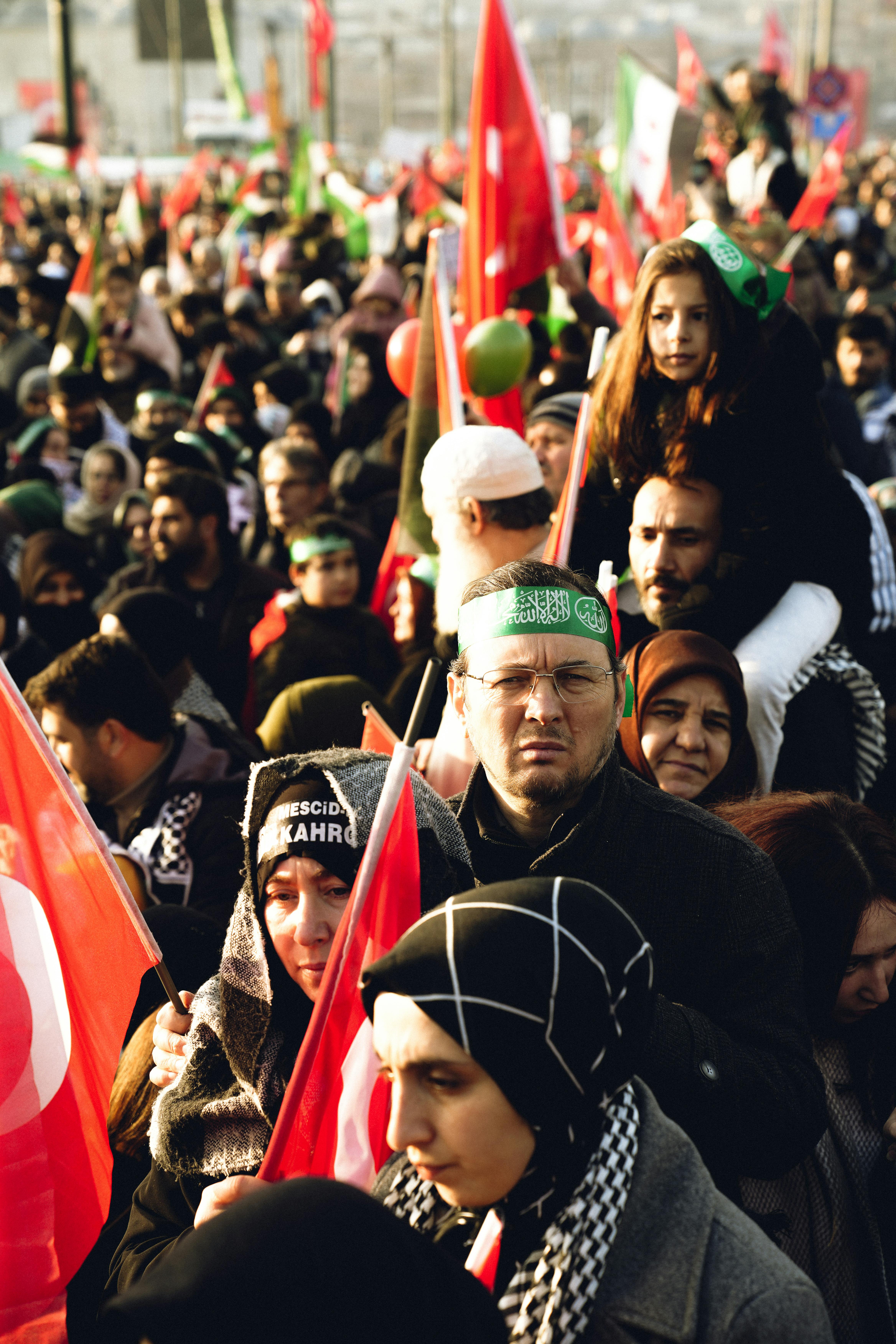 Large Crowd at Outdoor Peaceful Demonstration · Free Stock Photo