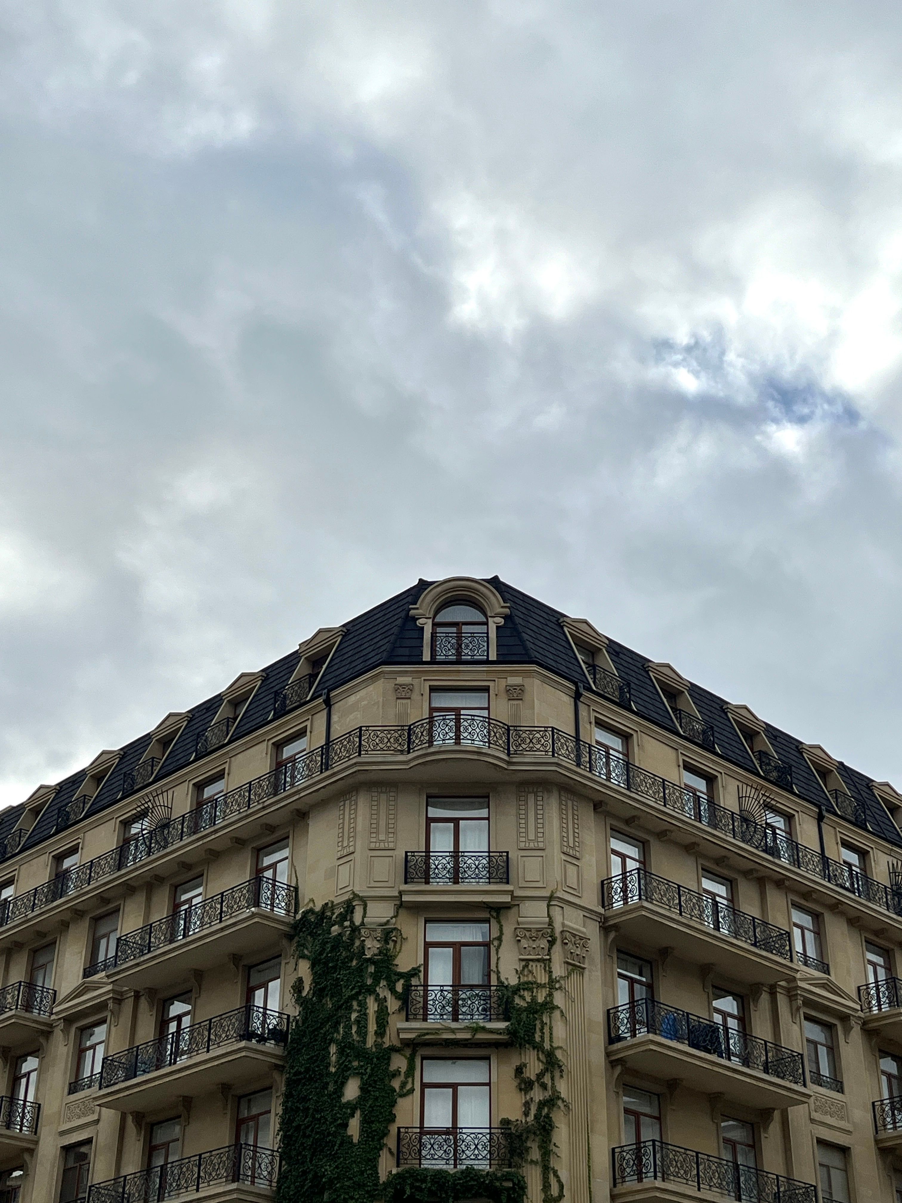 Elegant European-style Building in Baku, Azerbaijan · Free Stock Photo