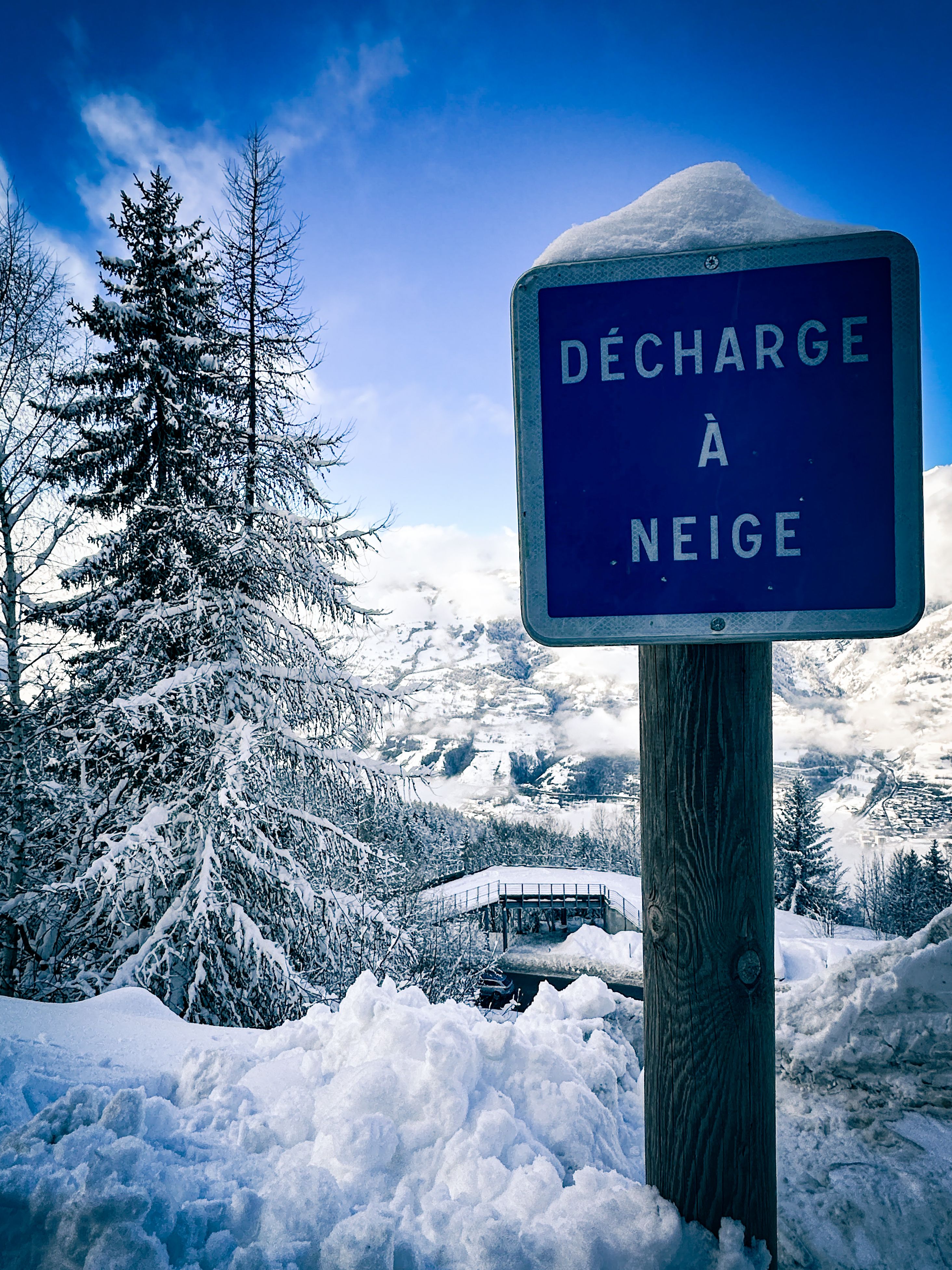 Snowy Landscape with Sign in Les Arcs, France · Free Stock Photo