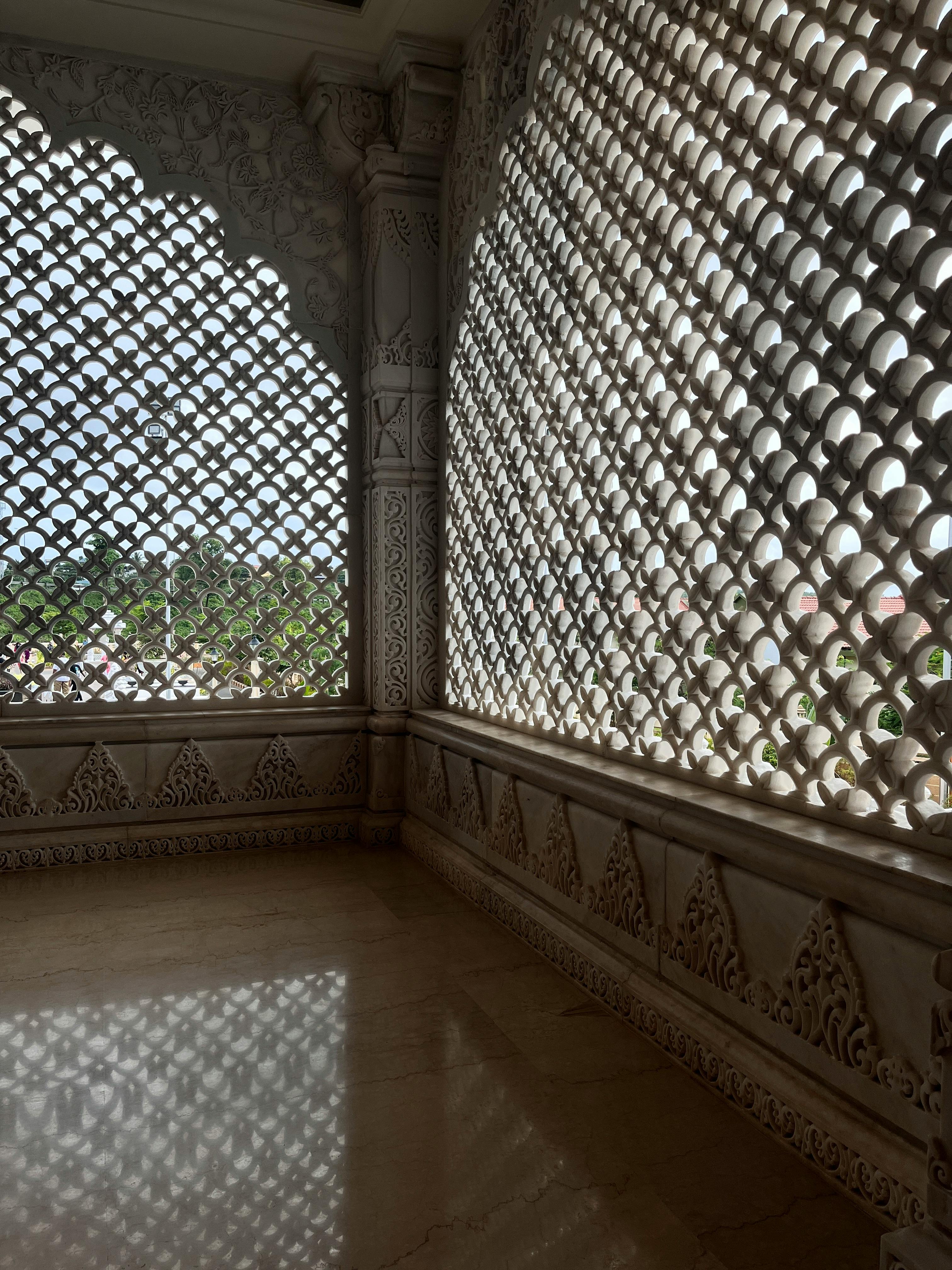 Intricate Lattice Work in Indian Architecture · Free Stock Photo