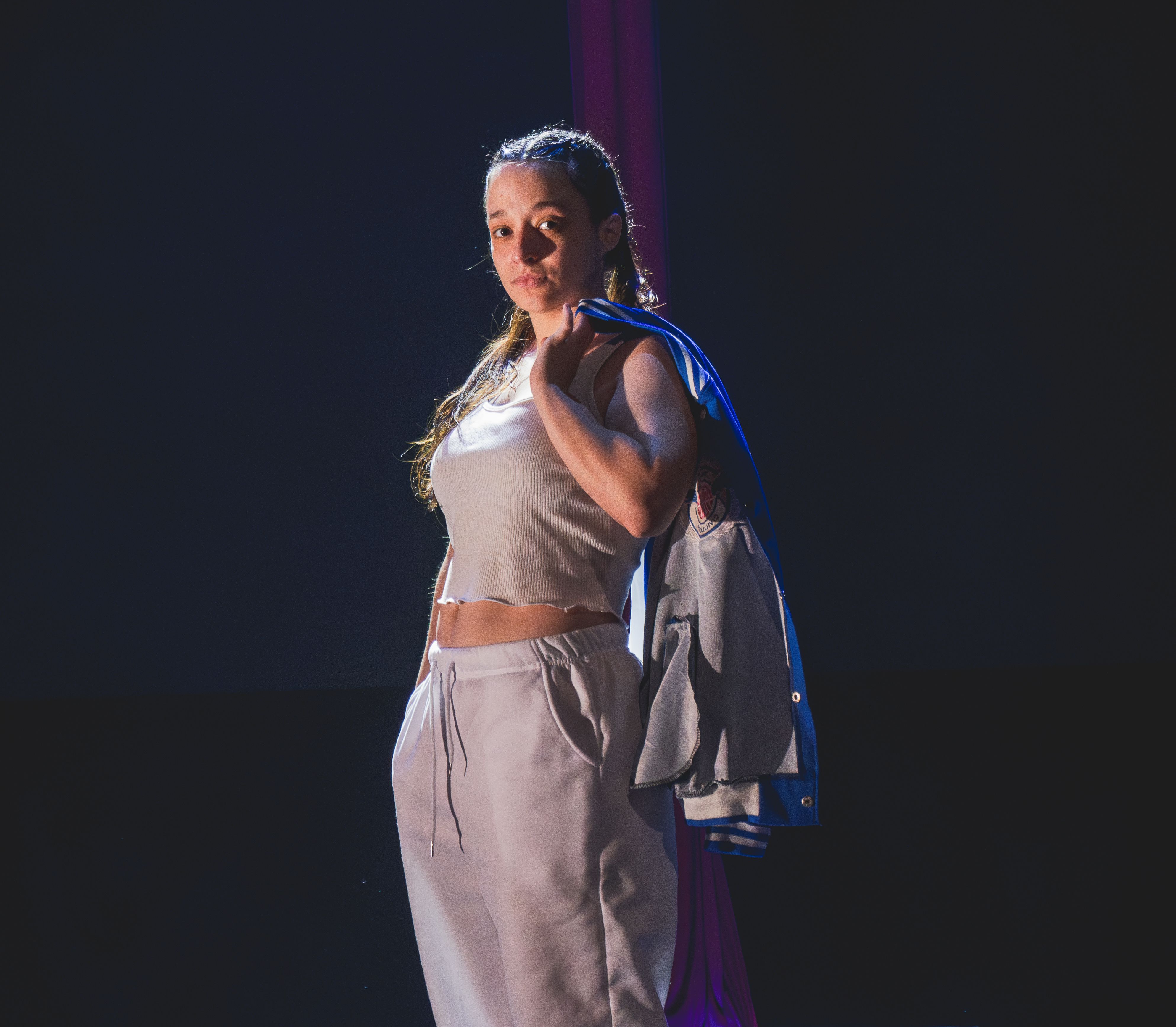 Contemporary Dance Performer on Stage · Free Stock Photo