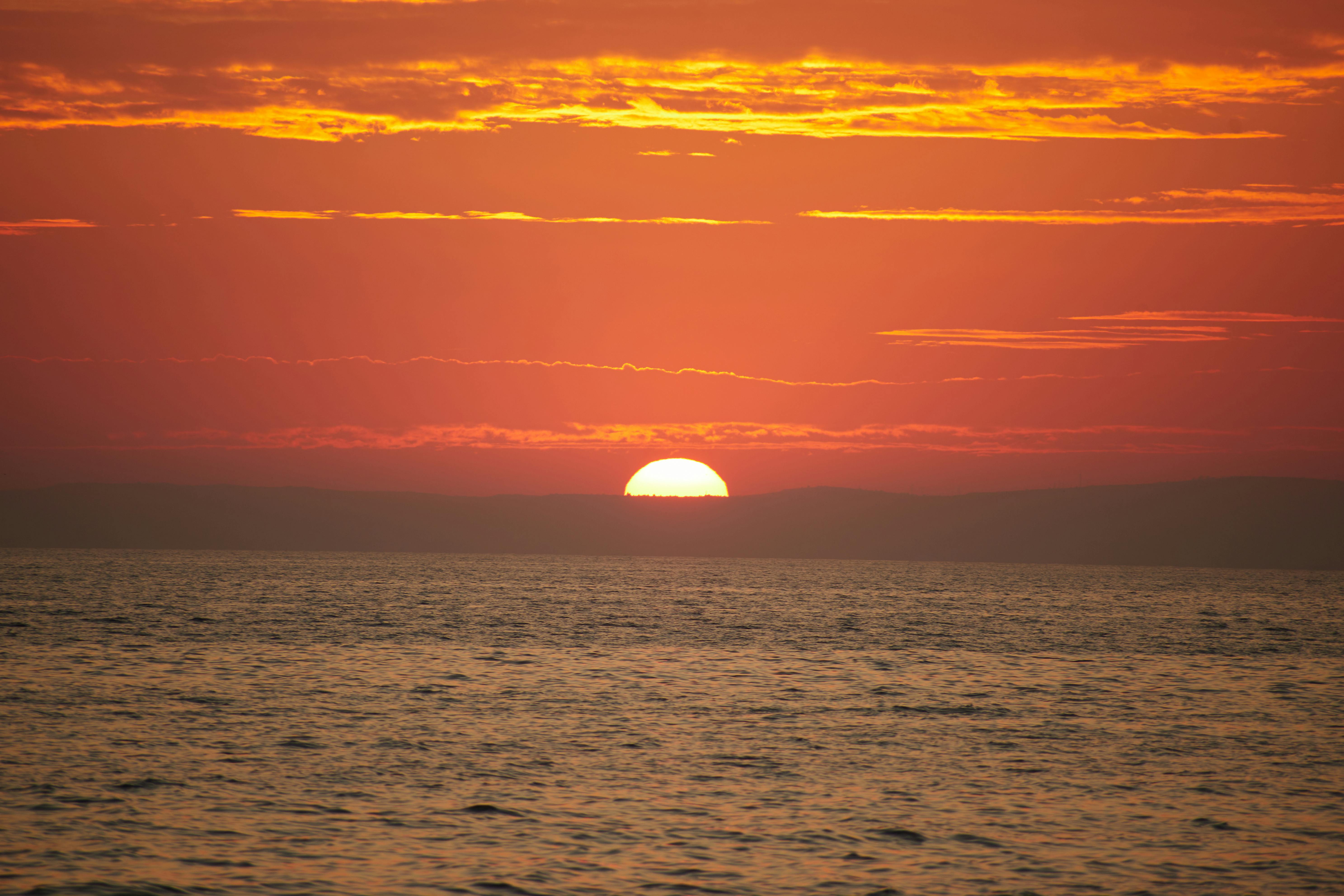 Foto profissional gratuita de acima do mar, águas calmas, amplo, ao ar ...