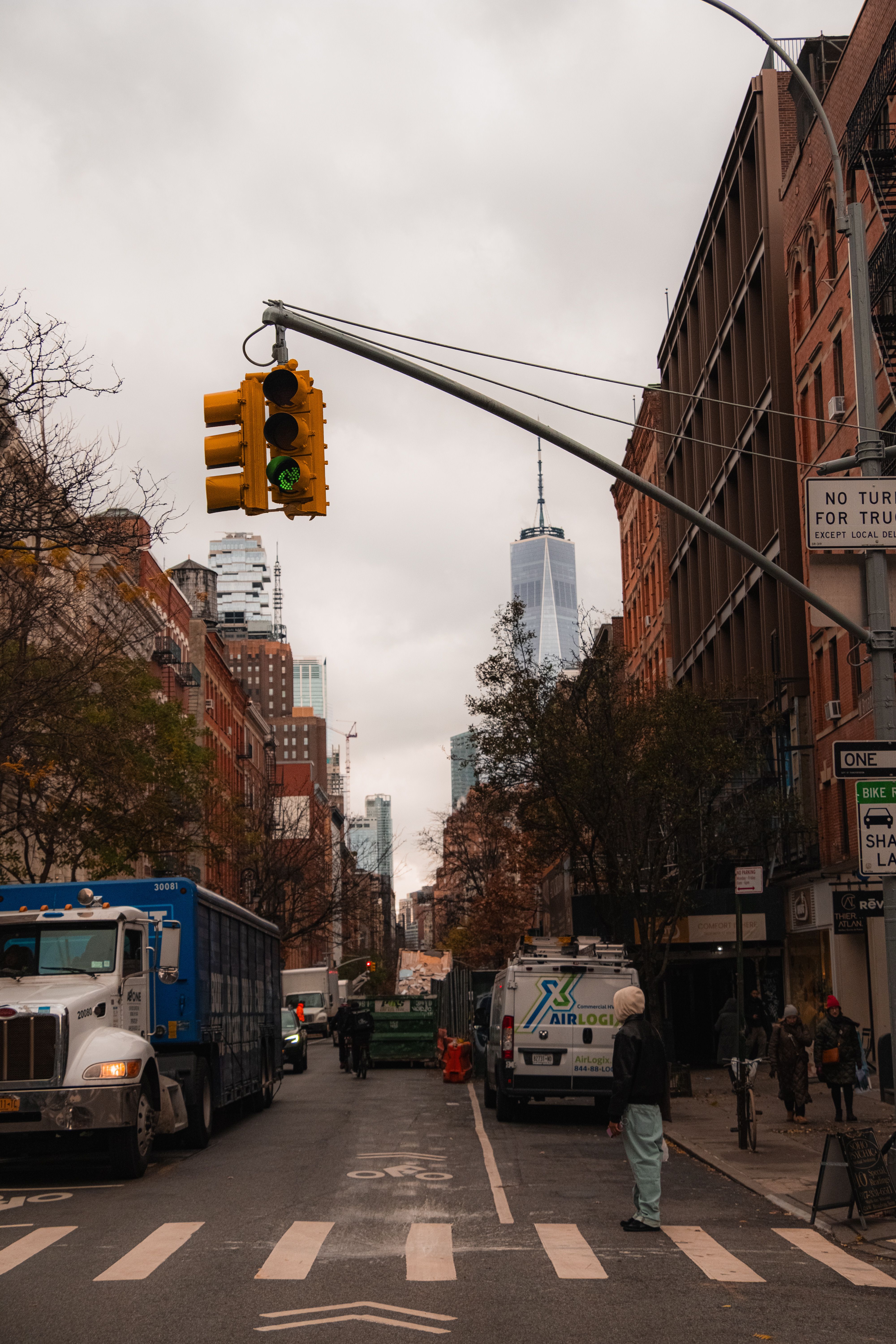 Rua Movimentada De Nova York Com O One World Trade Center · Foto ...