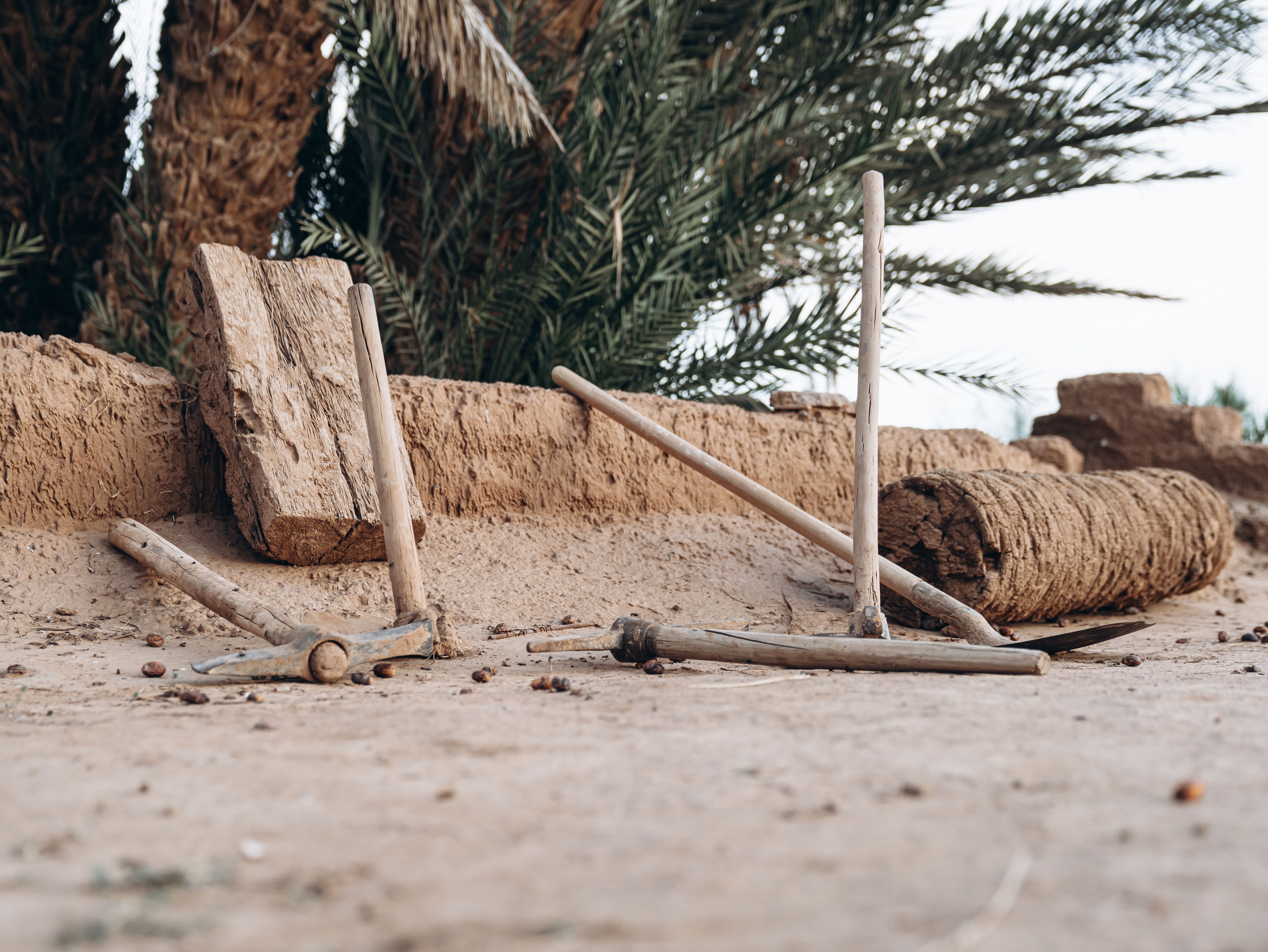 Traditional Tools in Mhamid's Desert Setting · Free Stock Photo