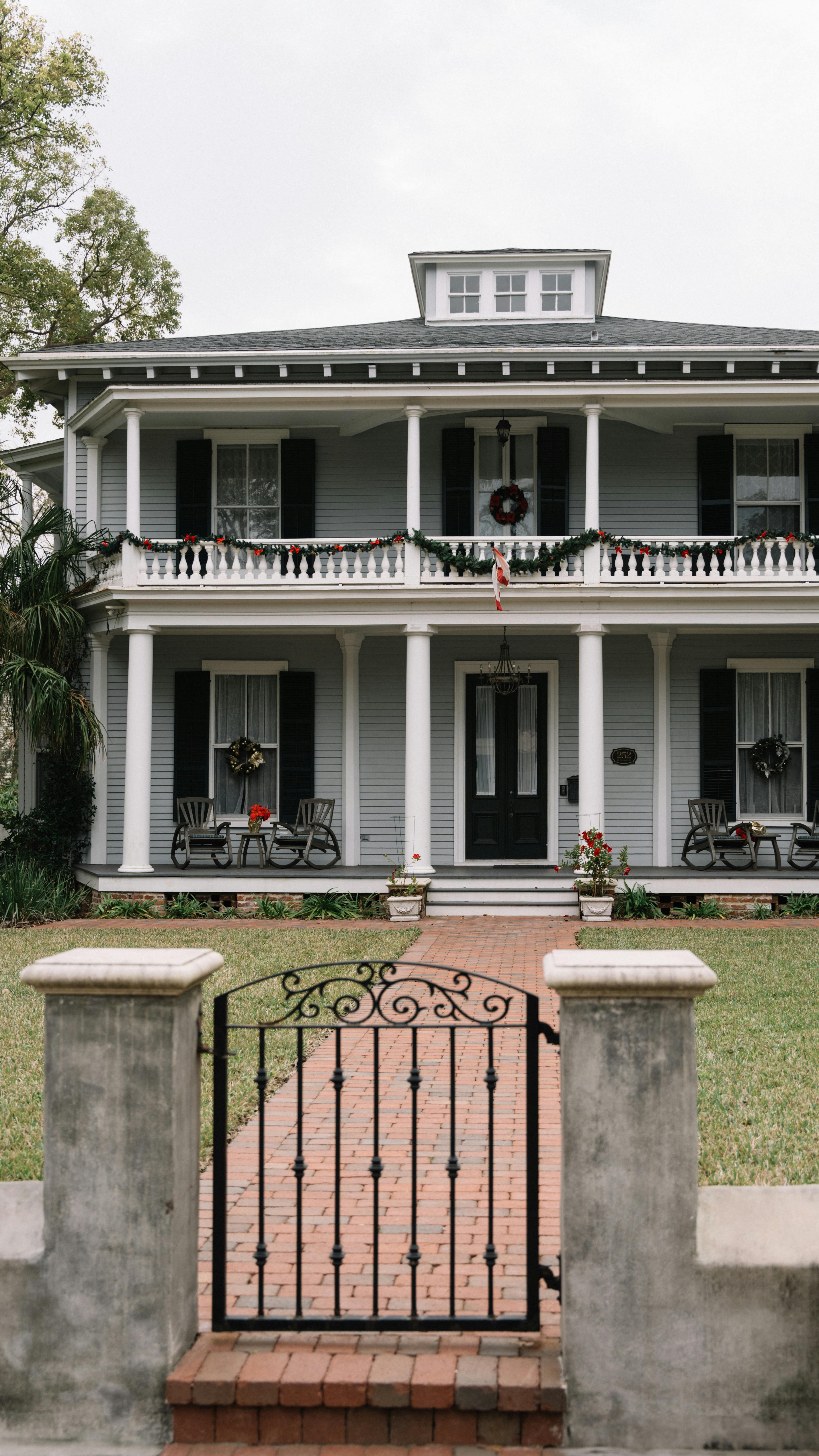 Elegant Colonial Home Decorated for Christmas · Free Stock Photo