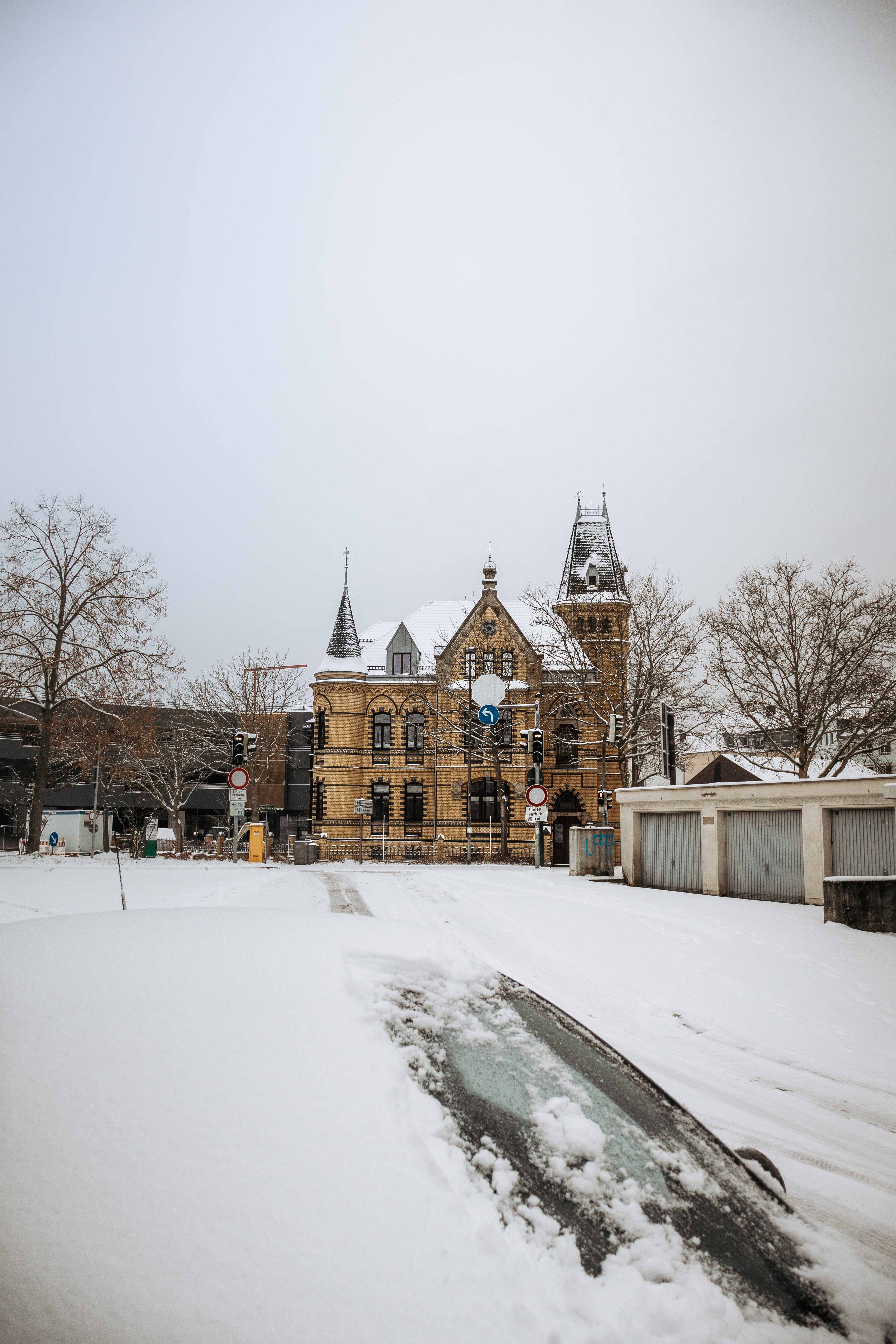 Historic Snow-Covered Building in Winter Scene · Free Stock Photo
