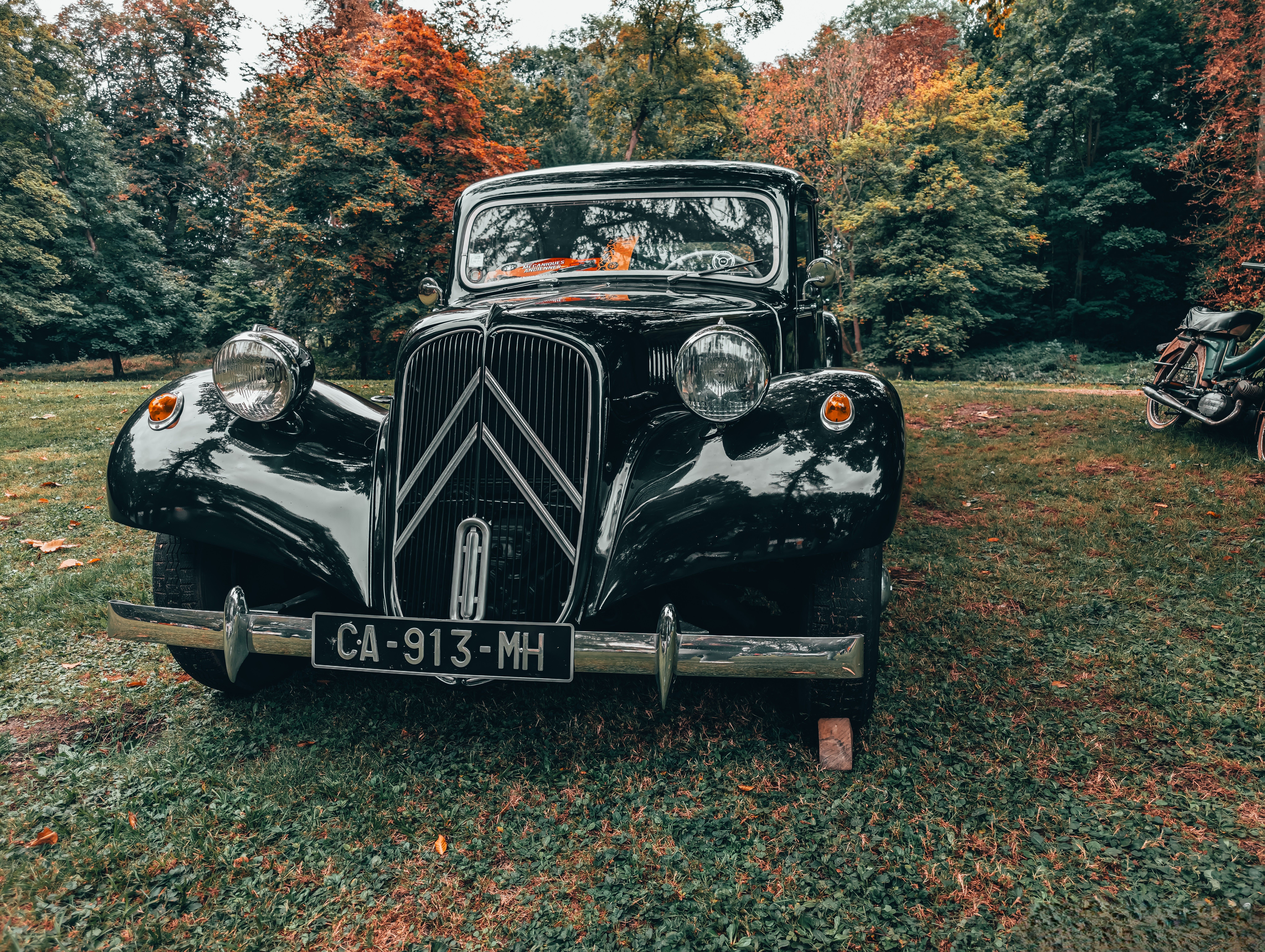 Classic Citroën Car in Autumn French Park · Free Stock Photo