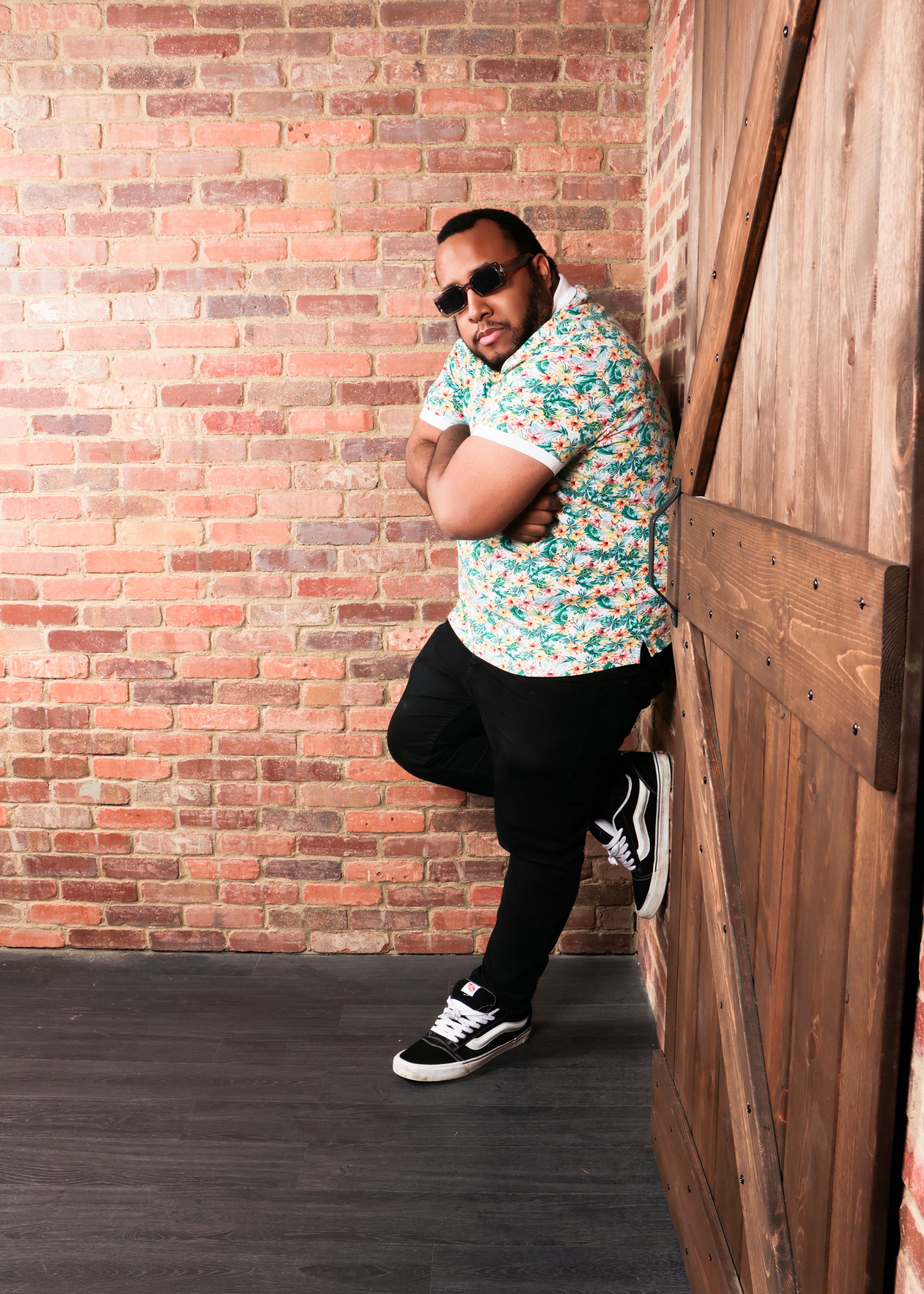Posing On The Wall Photos, Download The BEST Free Posing On The Wall ...