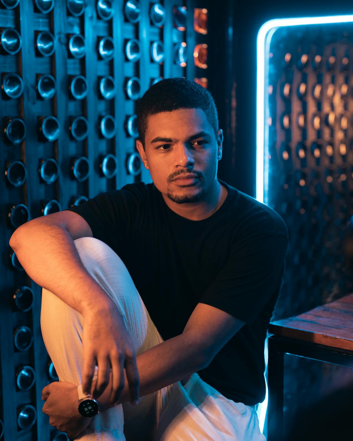 Man Sitting Photos, Download The BEST Free Man Sitting Stock Photos ...