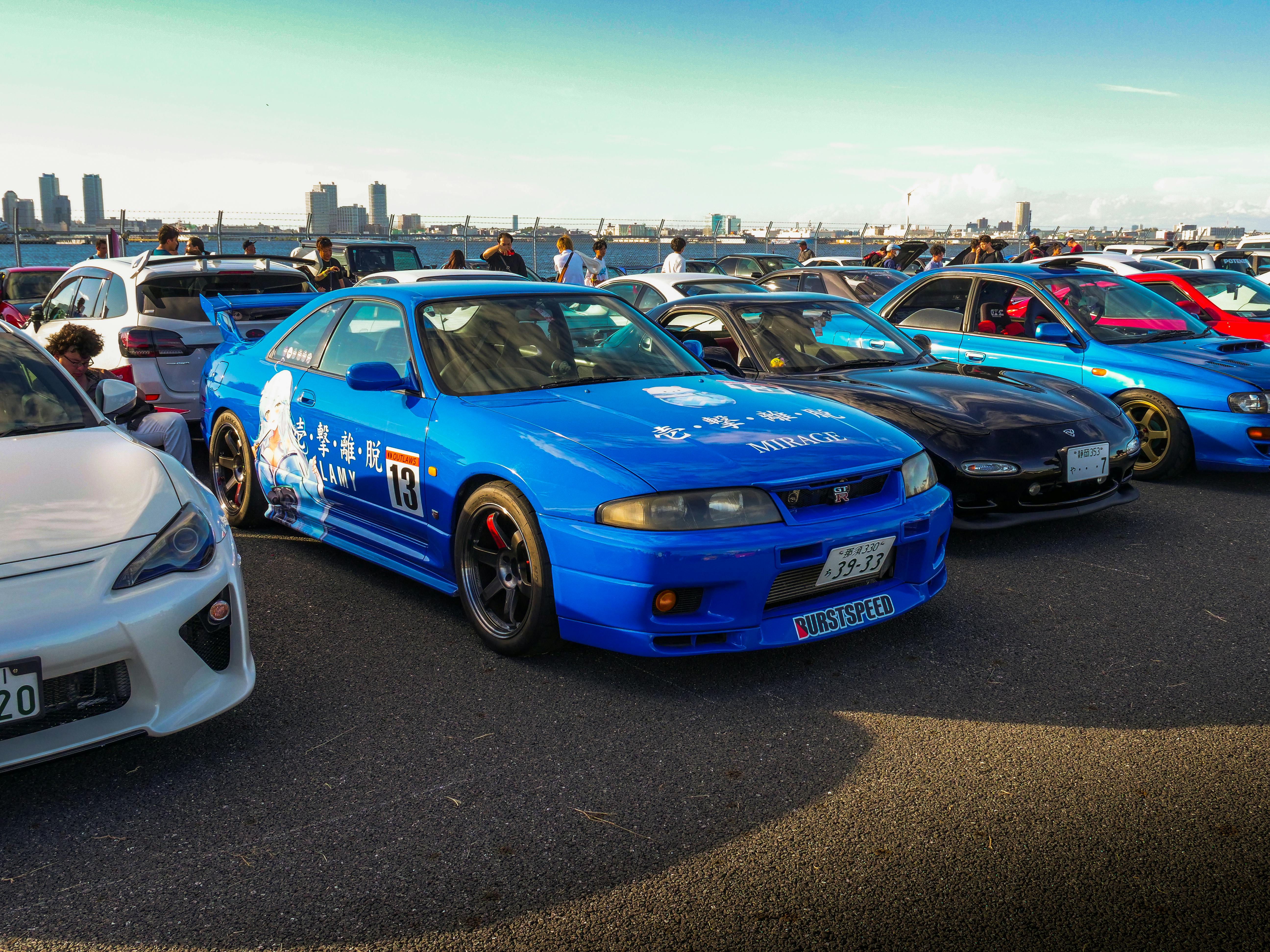 充滿活力的汽車與標誌性的 Jdm 汽車相遇 · 免費圖庫相片