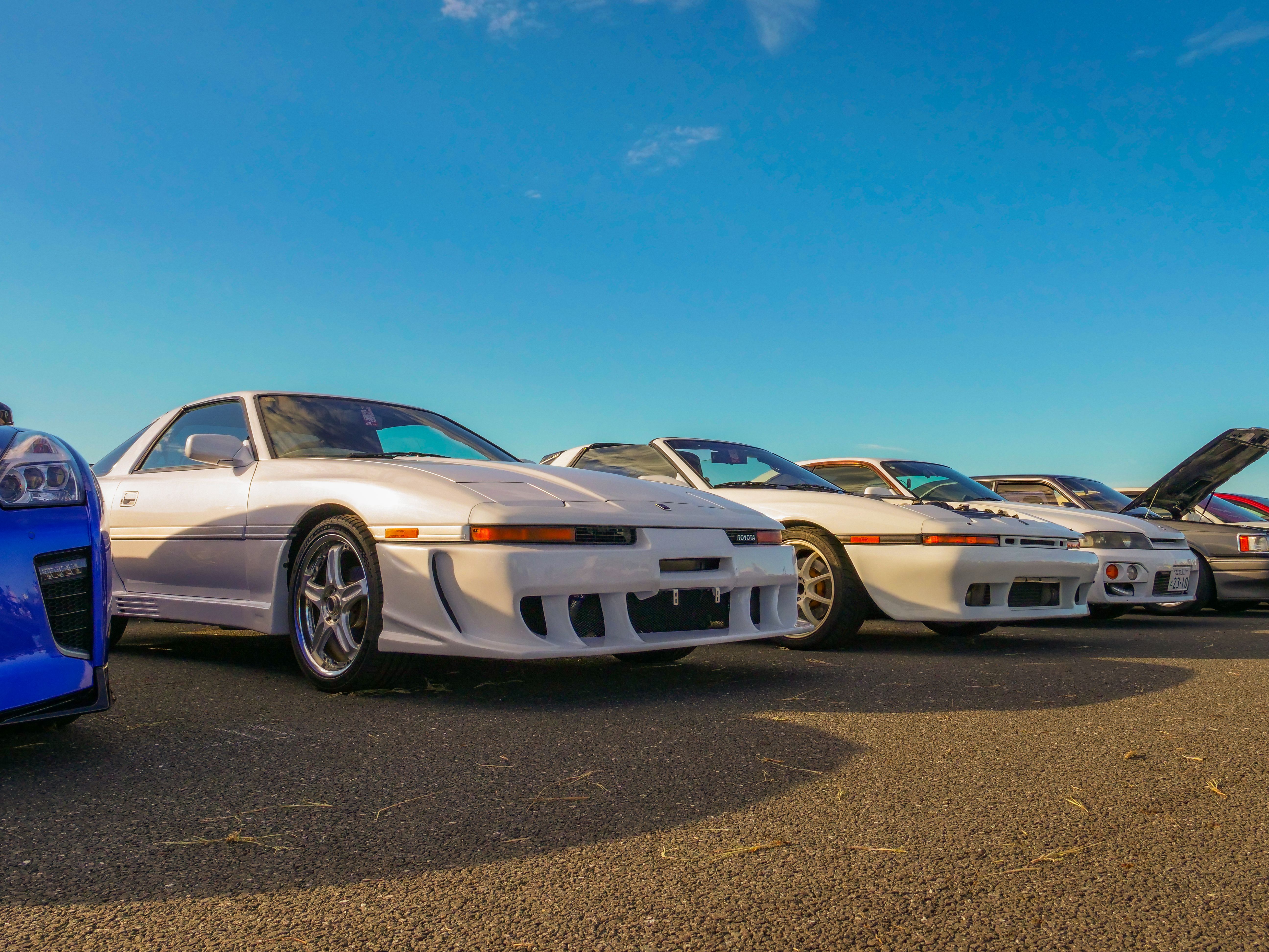 Coche Blanco Toyota Supra Mk3 · Foto de stock gratuita