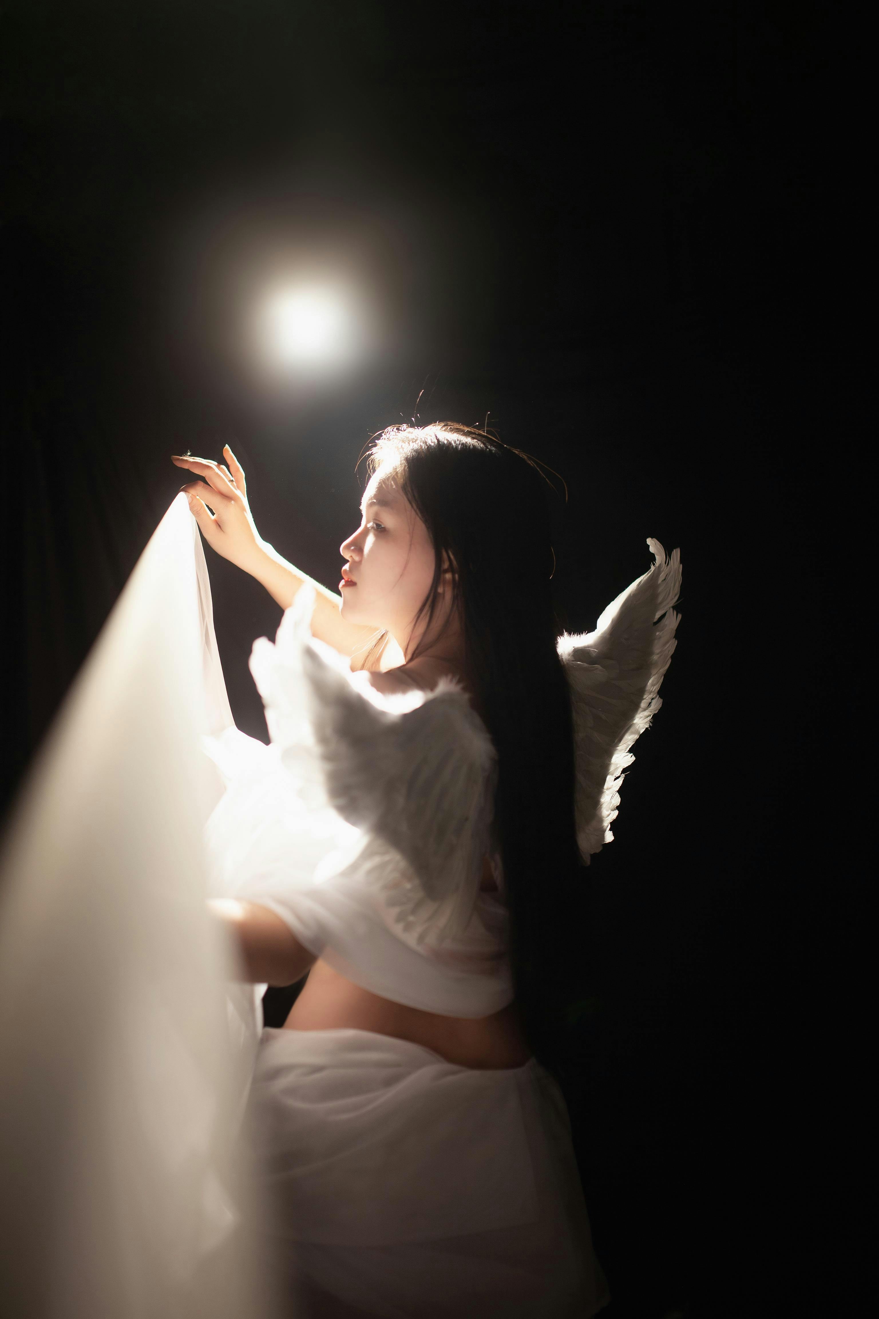 Ethereal Angelic Figure with Wings in Soft Light · Free Stock Photo