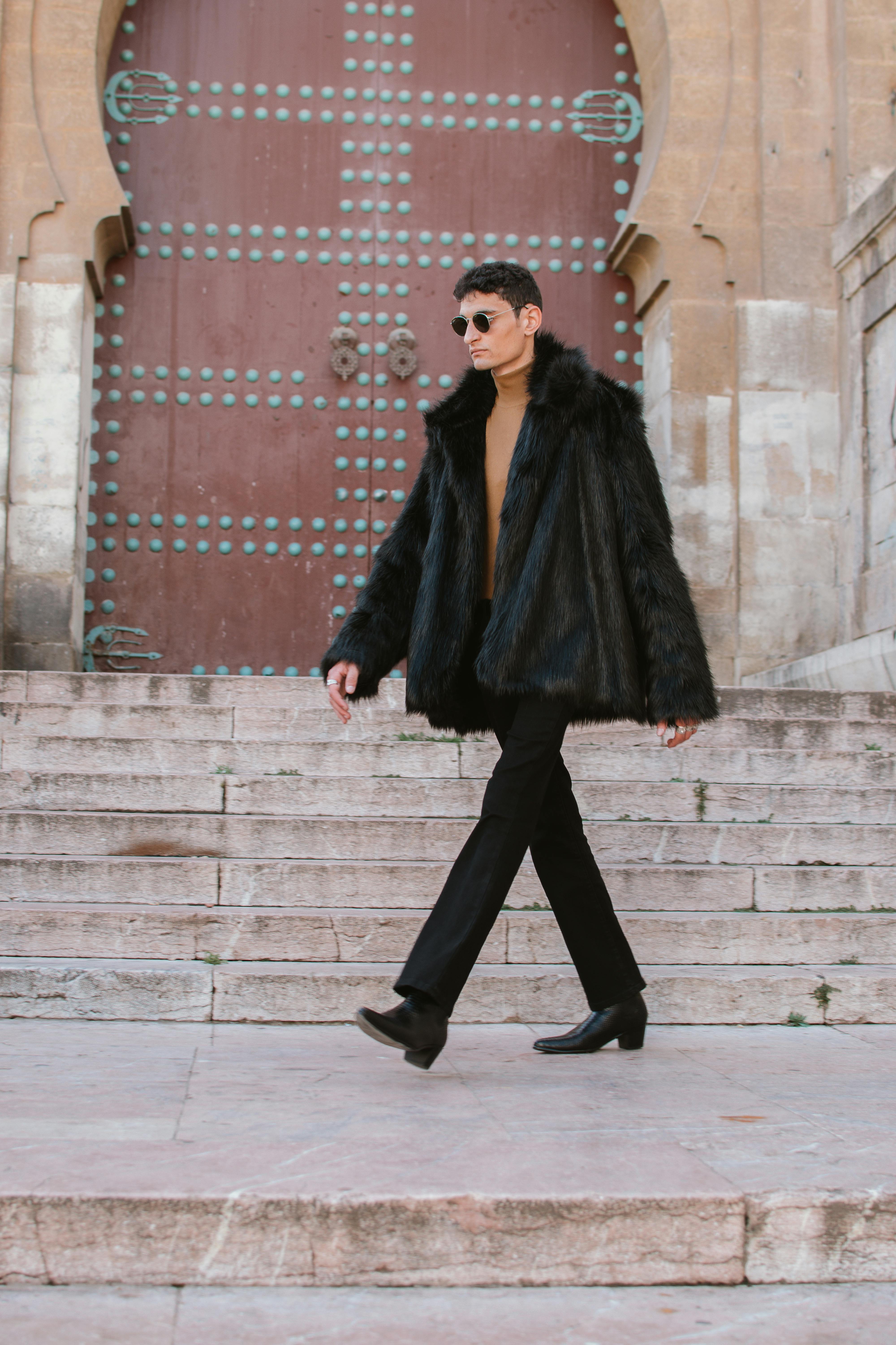 Chic Walk Photos, Download The BEST Free Chic Walk Stock Photos & HD Images