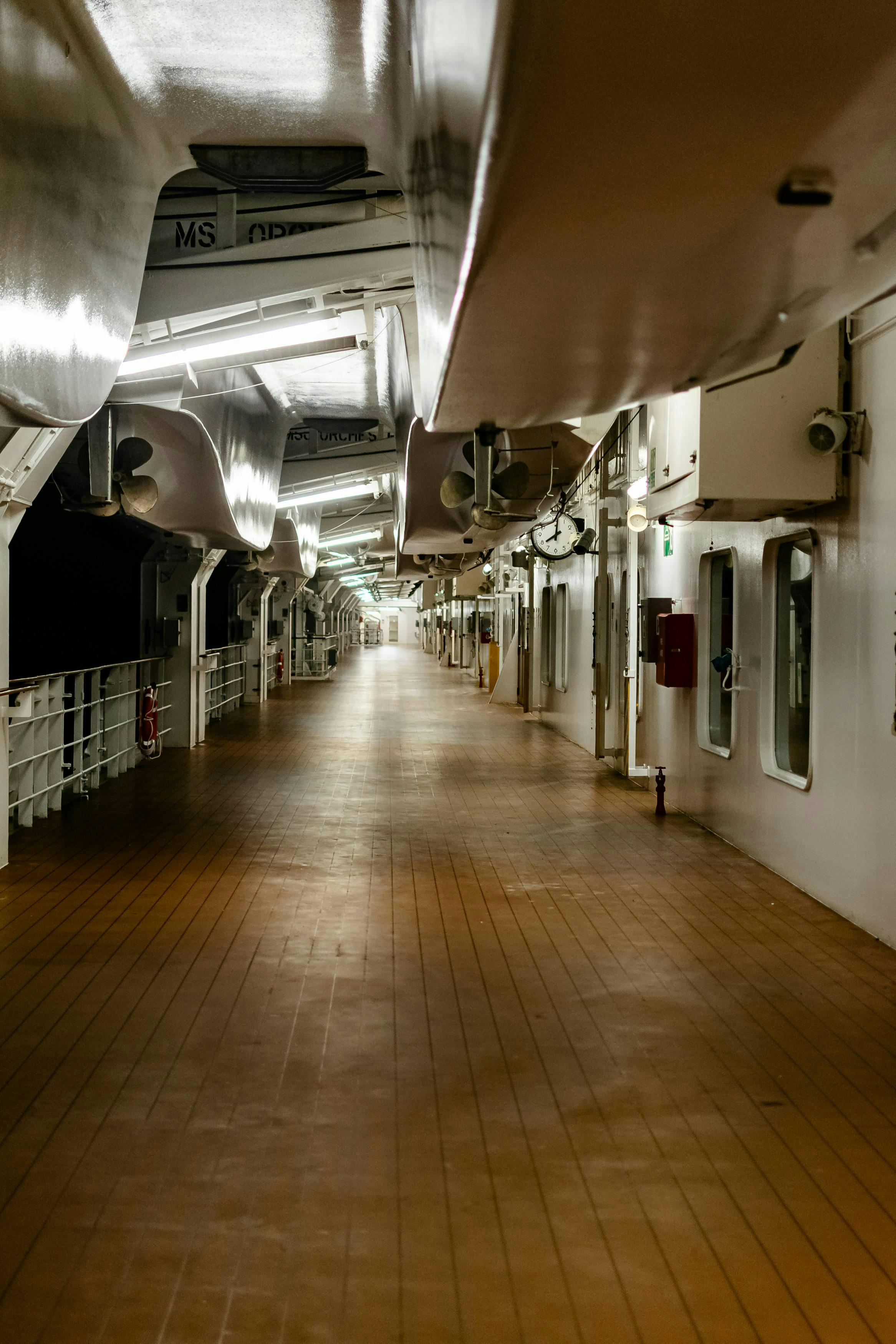 Hallway Night Photos, Download The BEST Free Hallway Night Stock Photos ...