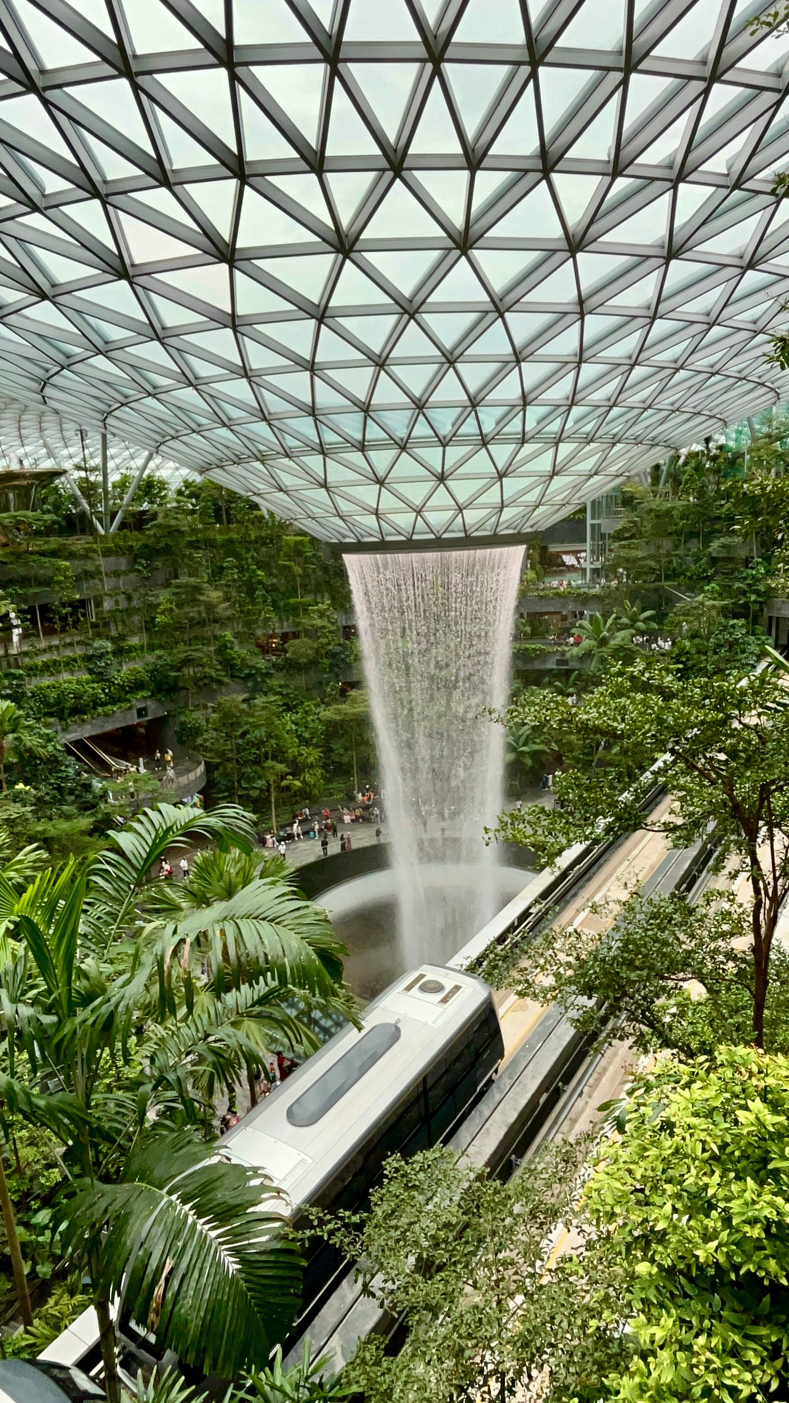 The Rain Vortex at Changi Airport · Free Stock Photo