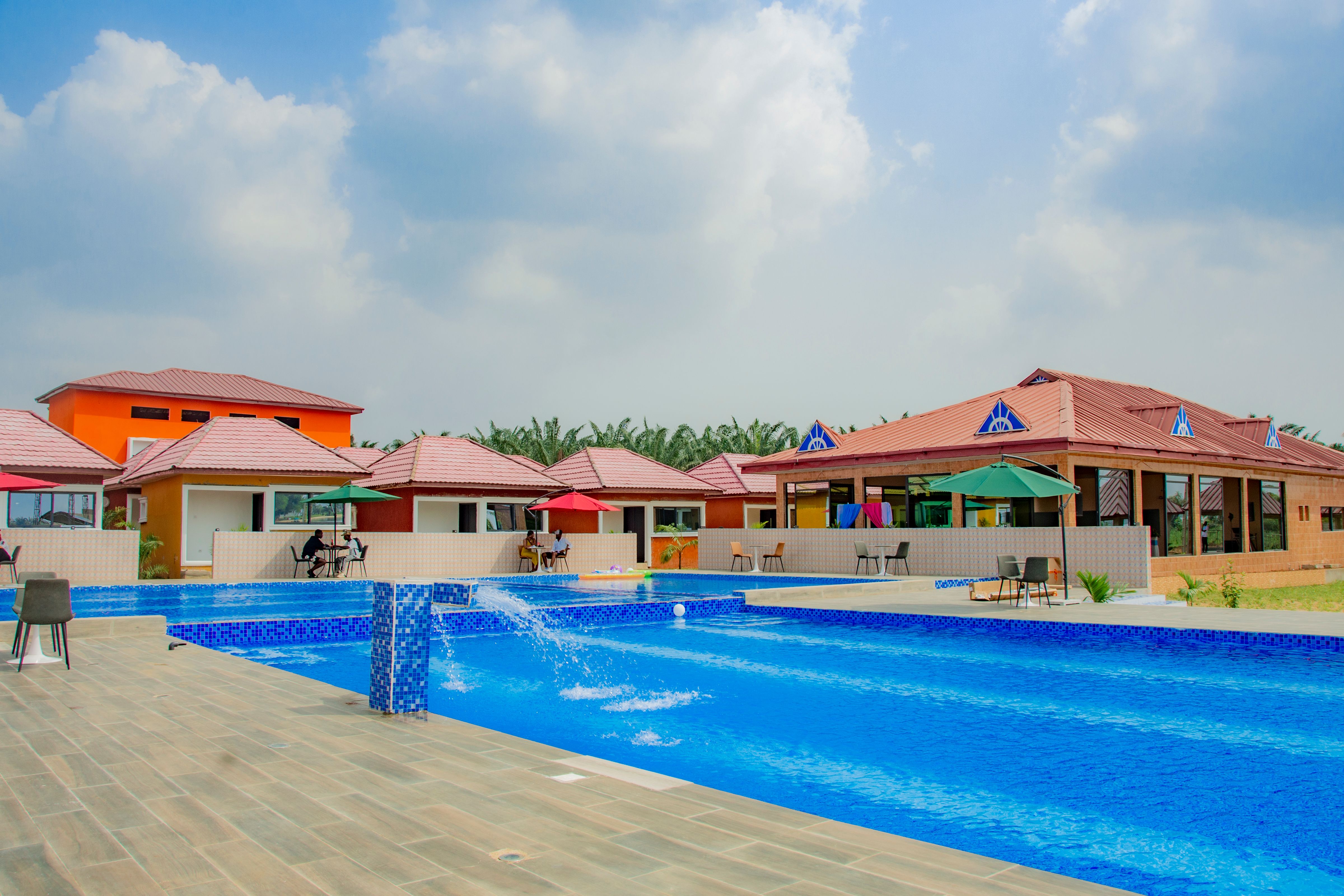 Vibrant modern resort with swimming pool · Free Stock Photo