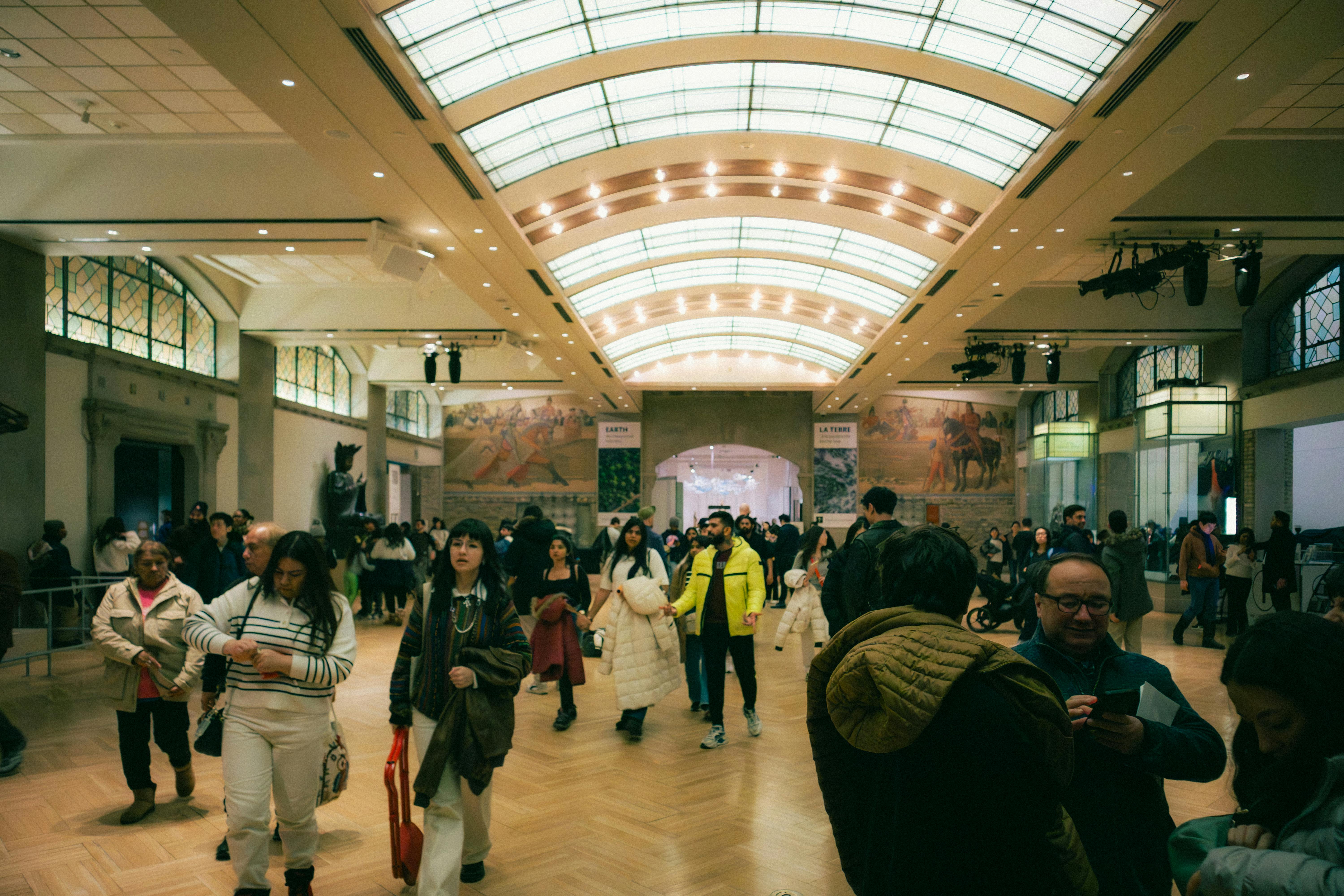 Museum Crowd Photos, Download The BEST Free Museum Crowd Stock Photos ...