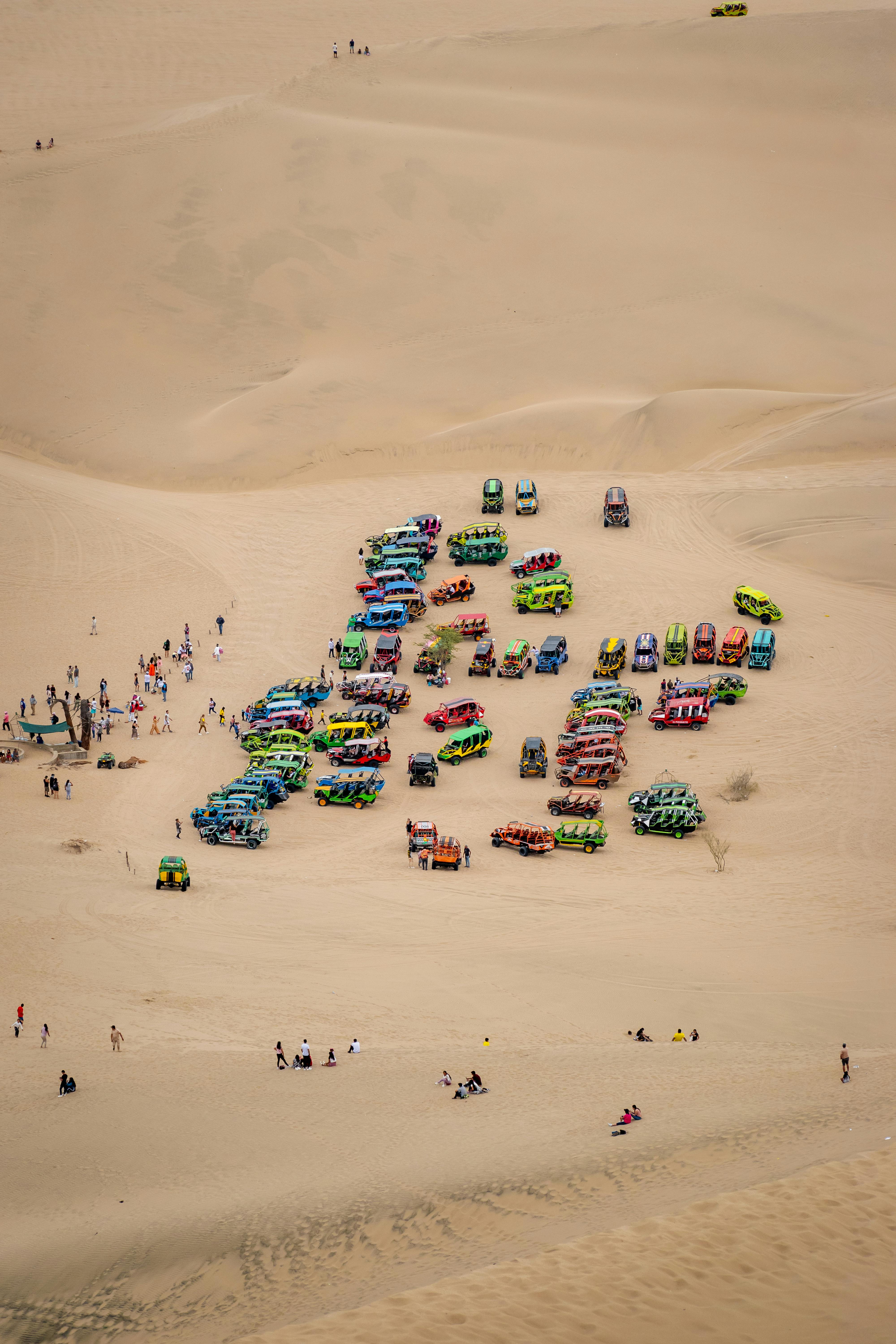 Vibrante Aventura En Las Dunas De Arena De Ica, Perú · Foto de stock ...