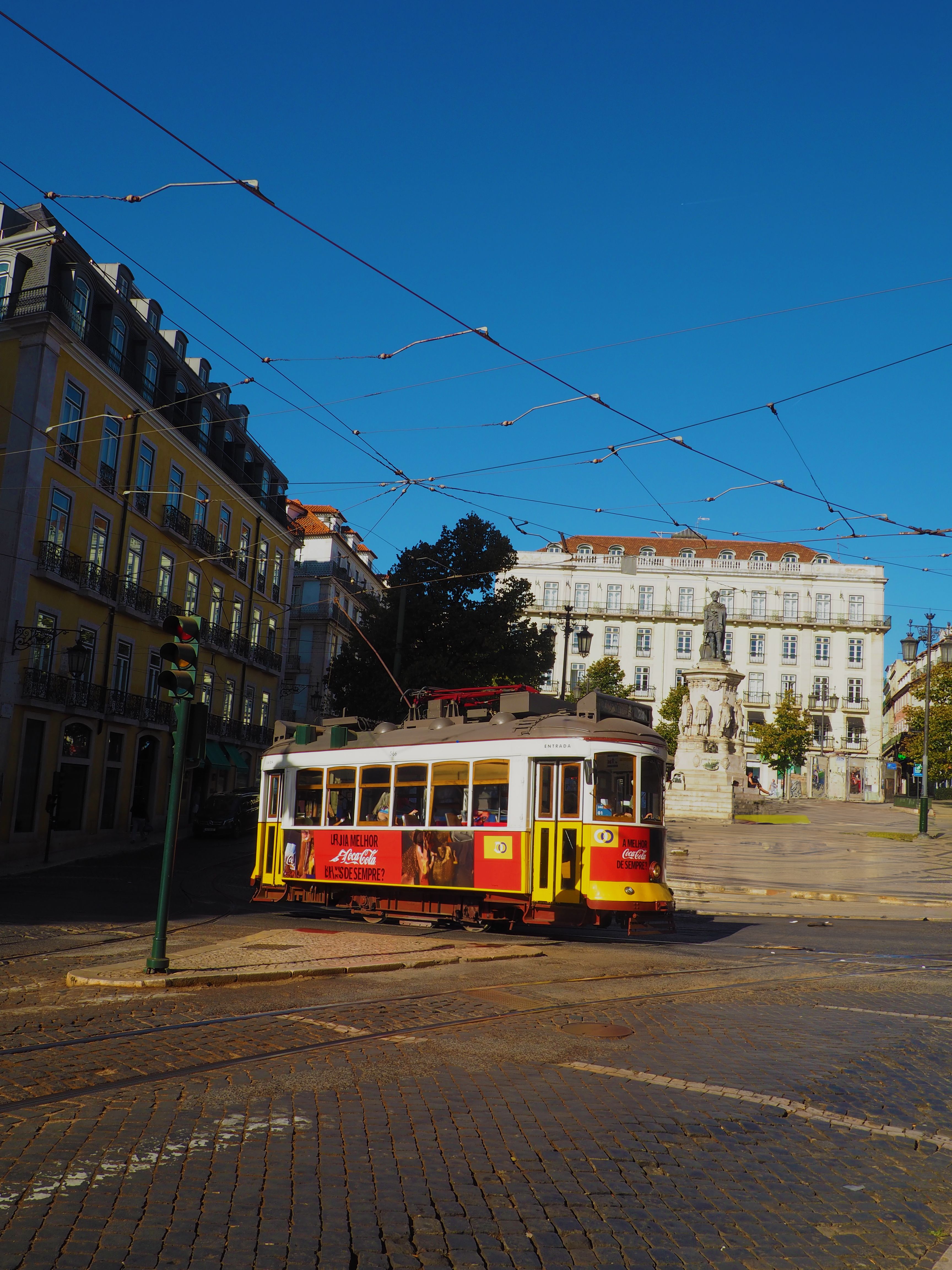 O Charmoso Bonde De Lisboa No Centro Histórico Da Cidade · Foto ...