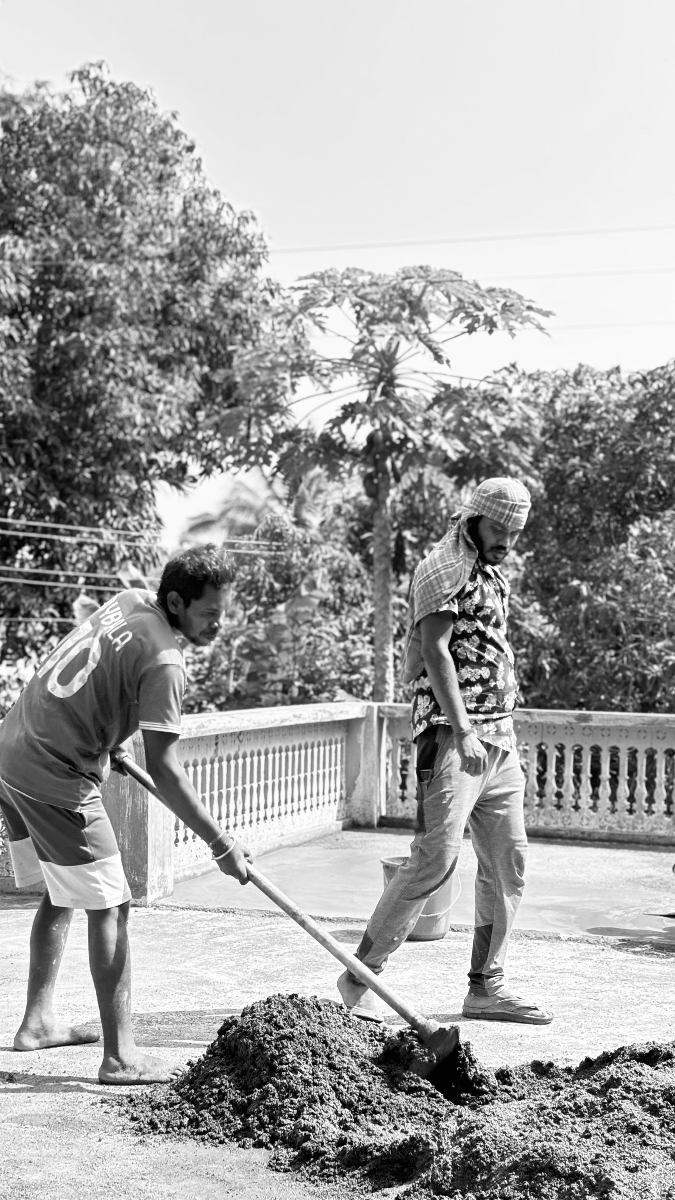 Outdoor Work Scene in Ernakulam, India · Free Stock Photo