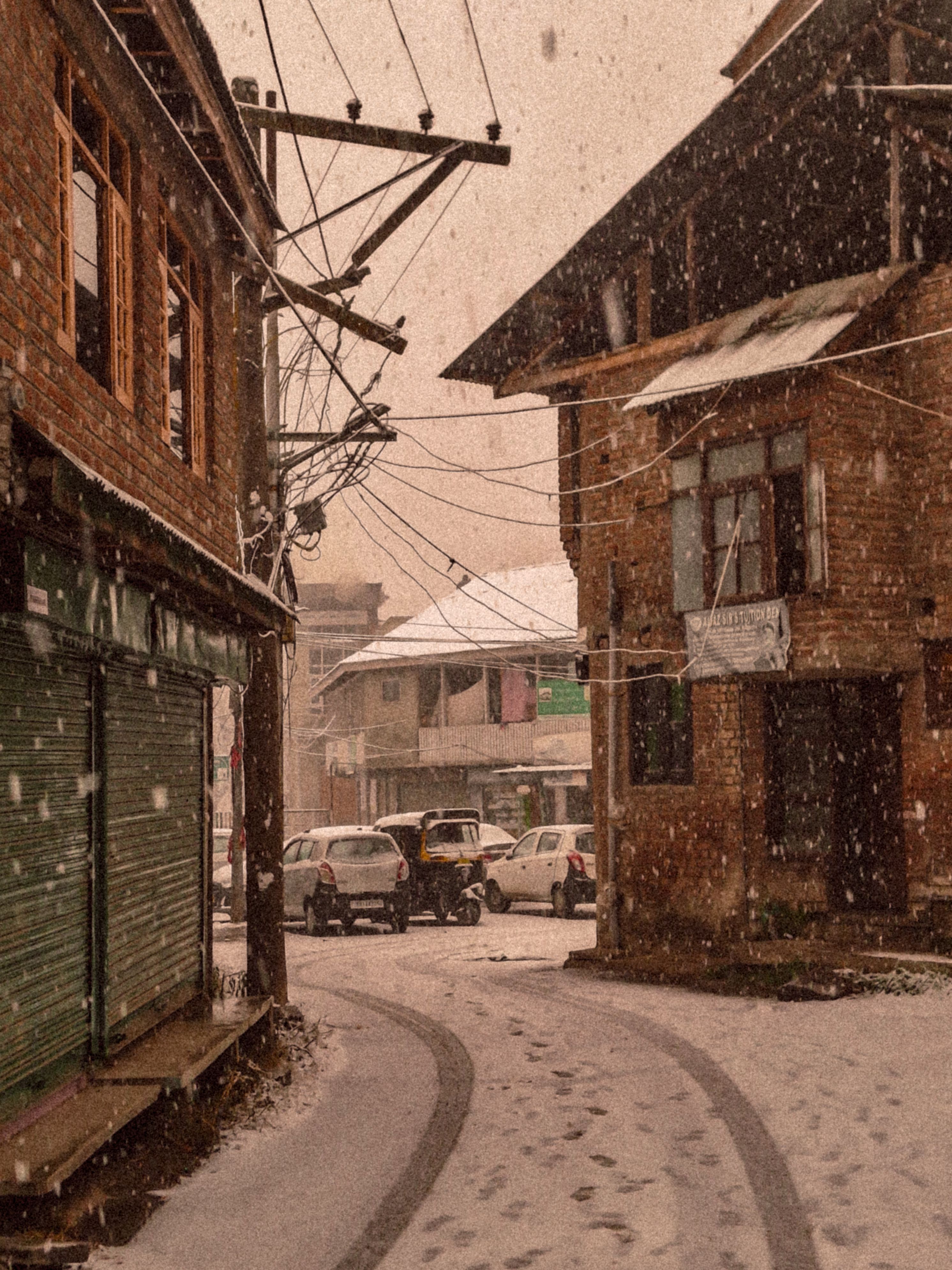 Snowy Urban Street Scene in Winter · Free Stock Photo